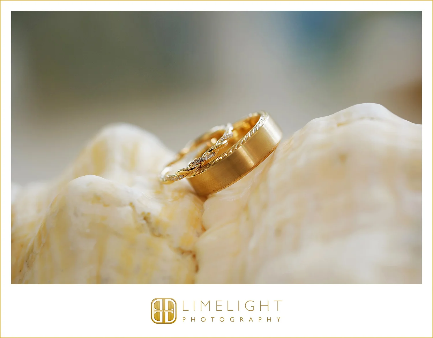 Capturing memories at this beautiful Florida venue. Book us now ...