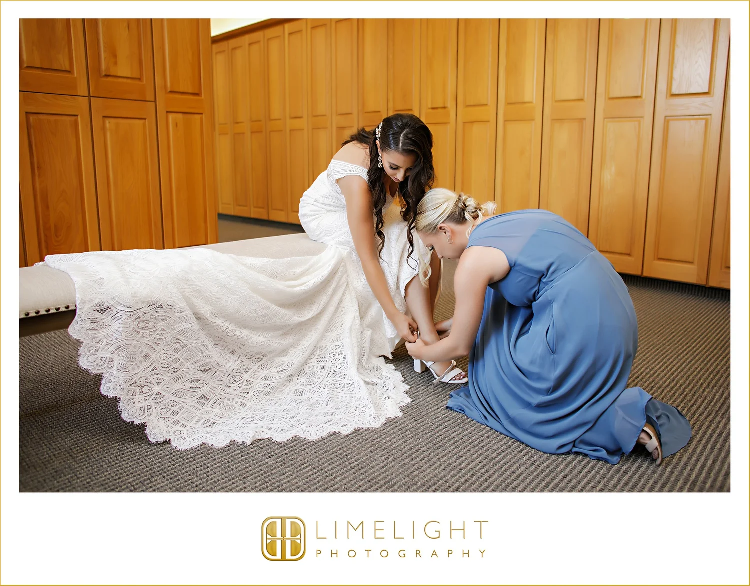 Capturing memories at this beautiful Florida venue. Book us now ...