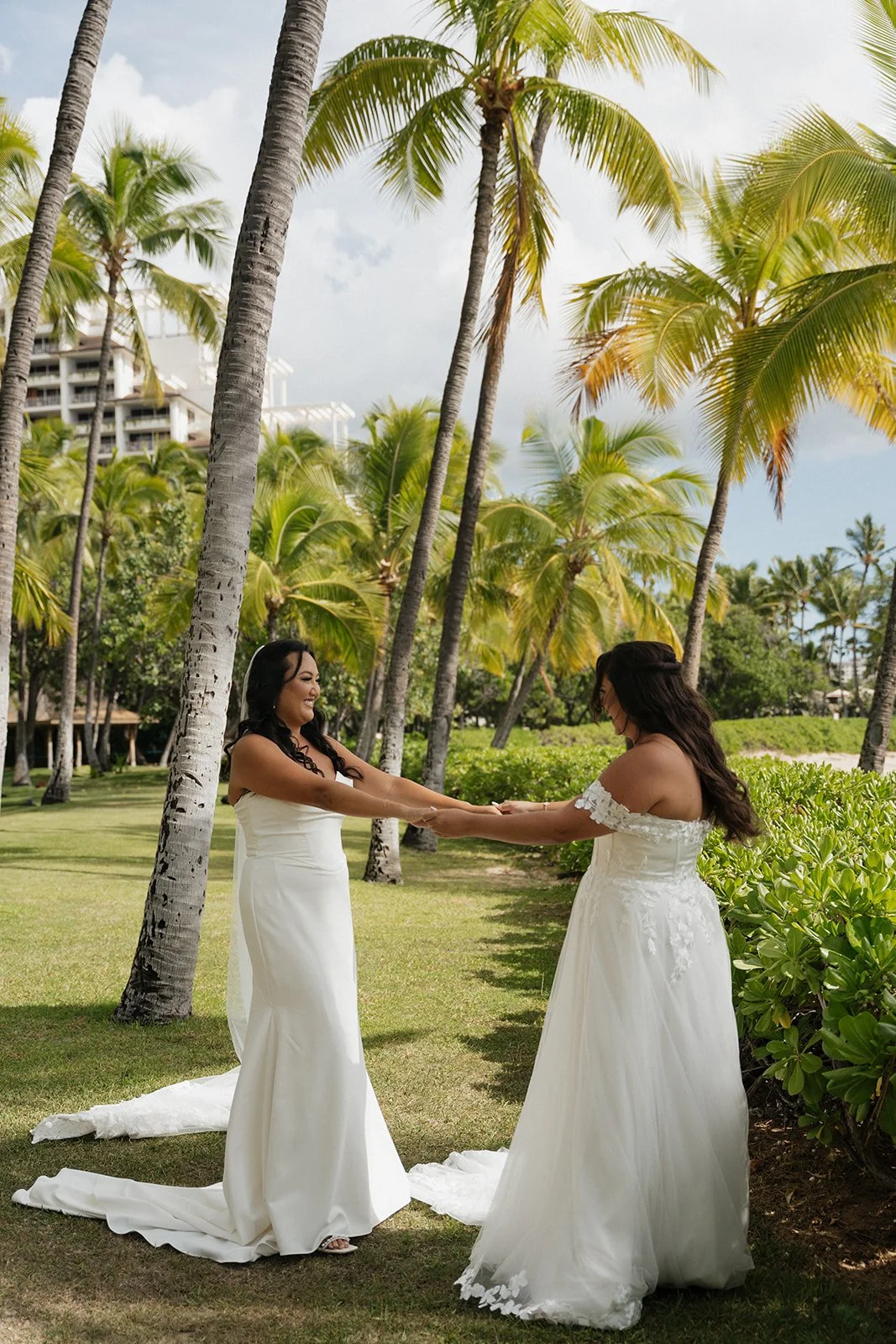 Mackenzie & Elizabeth’s colorful tropical celebration at Lanikuhonua ...