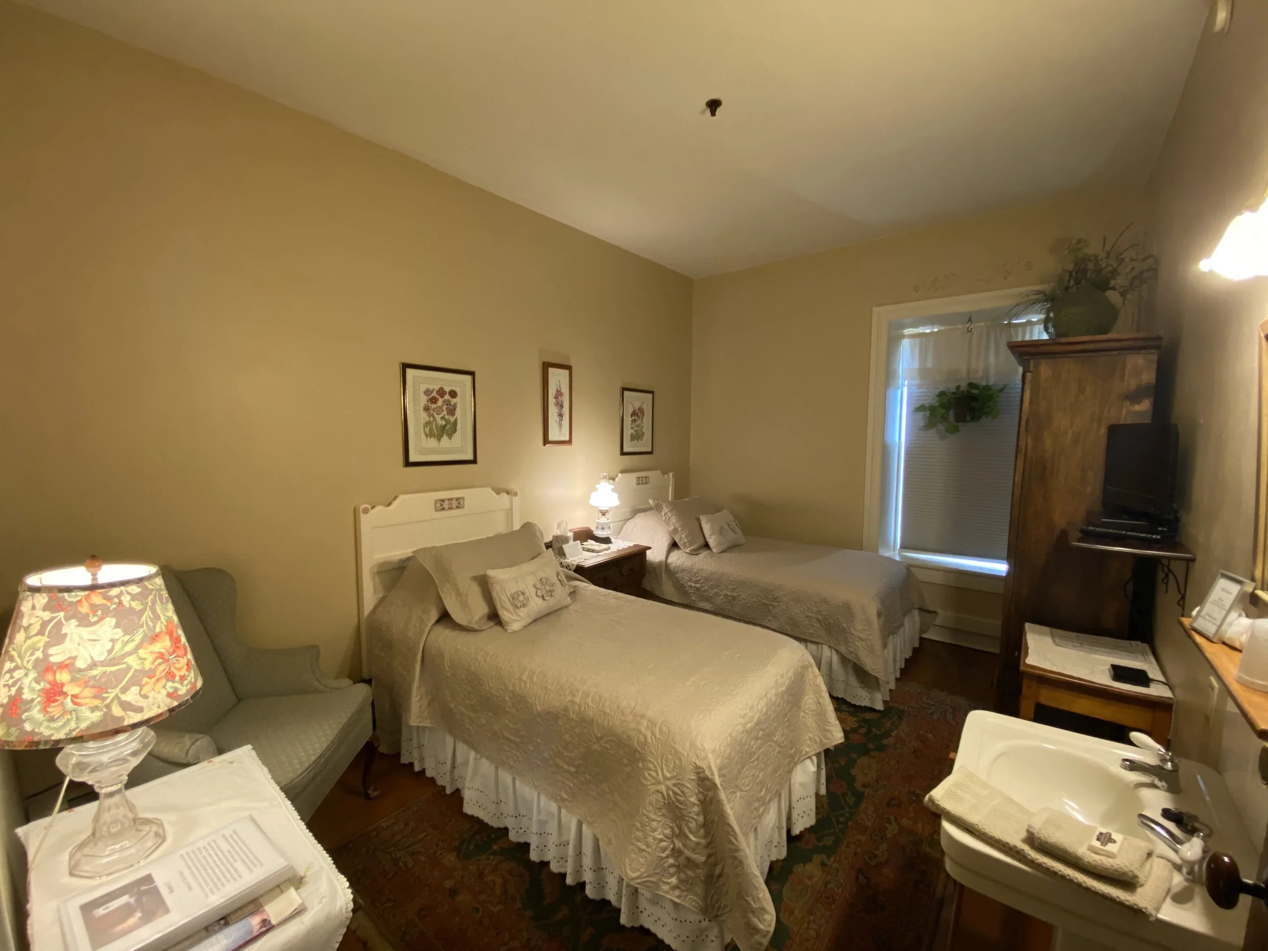 The Stagecoach Inn Room 3