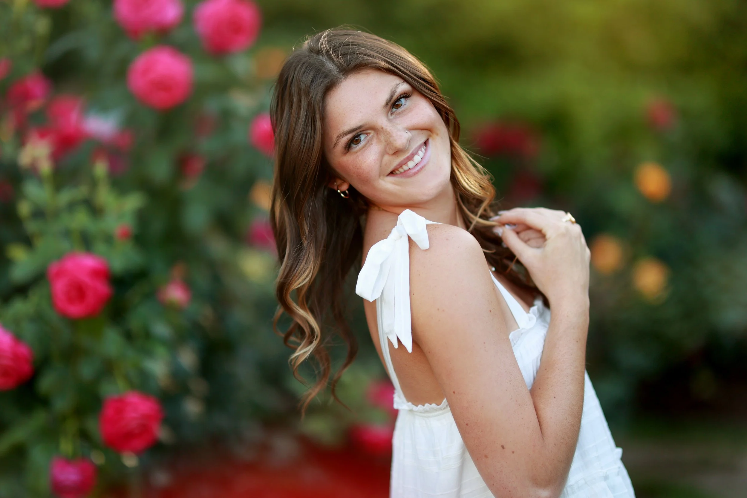 Ainsley's Senior Pictures in the Daisy Field — Haley Graham Photography