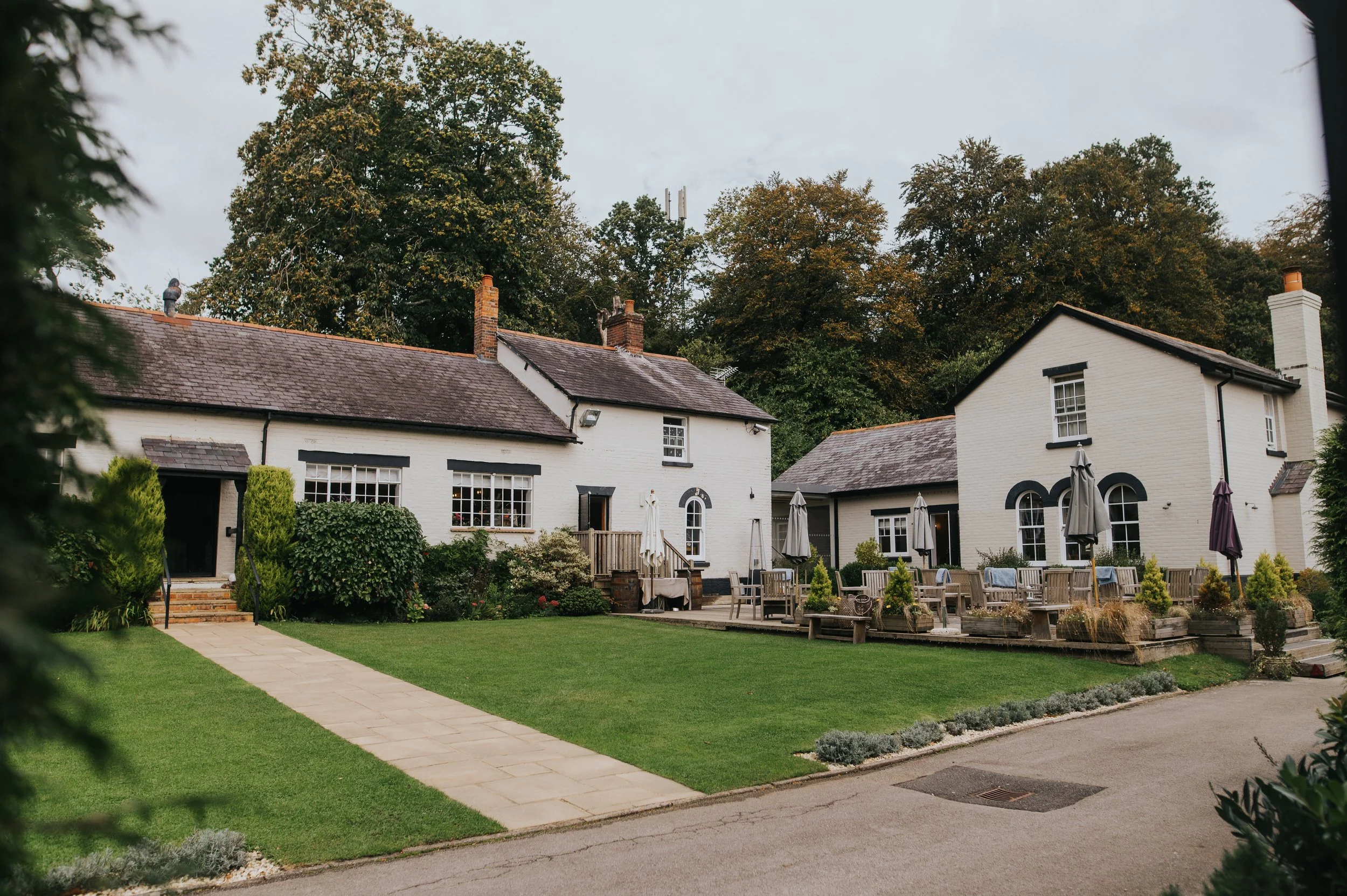 Elliot & Nicola // Burley Manor, The New Forest — Charlie Bluck Photography