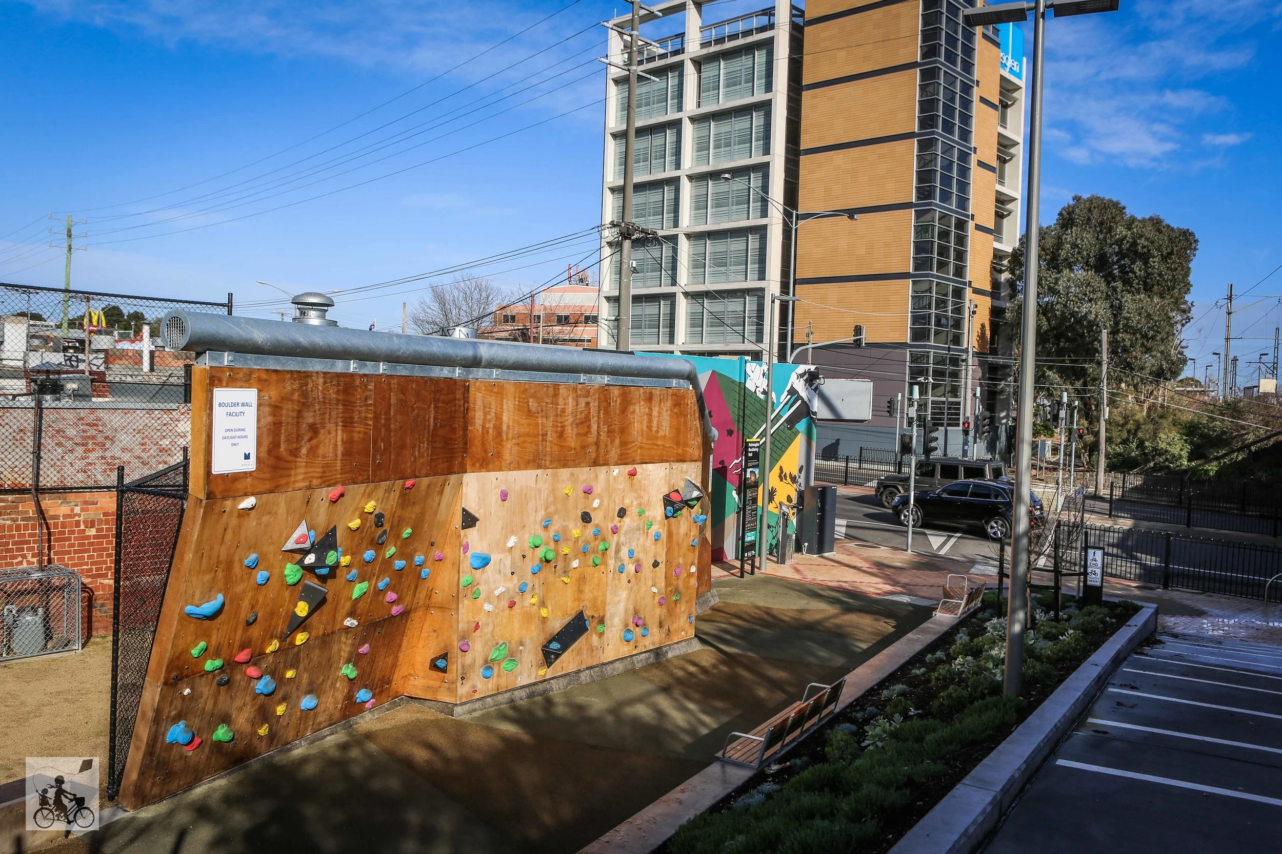 homesglen bouldering wall, chadstone — mamma knows east
