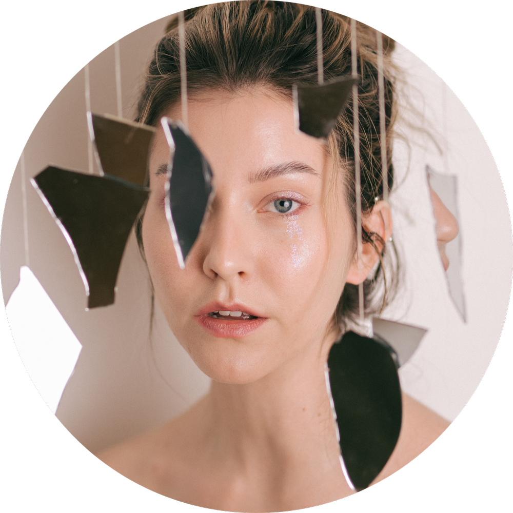 Haley Mai - Windsor Self Portrait Photographer & Content Creator