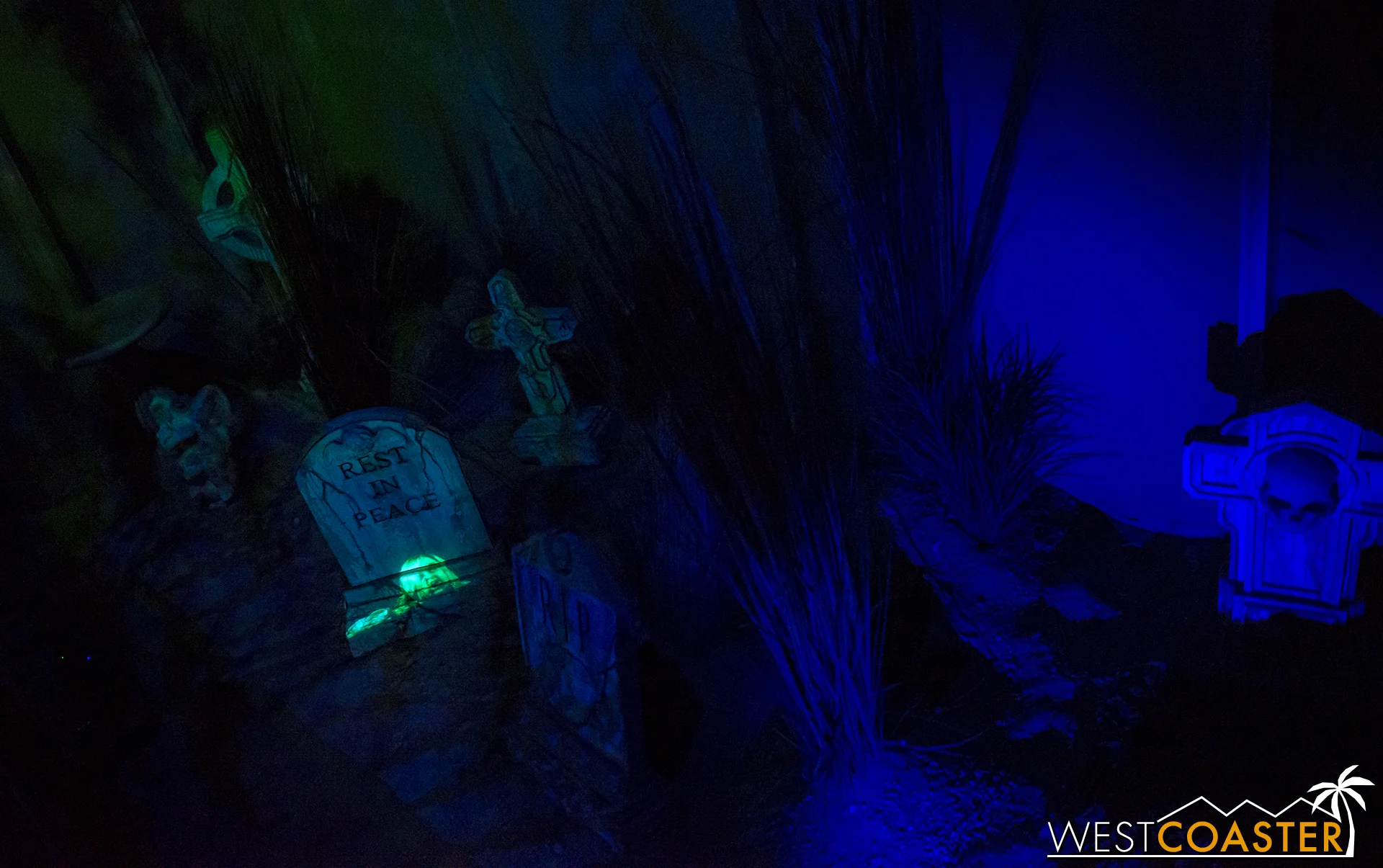 Six Flags Magic Mountain's Fright Fest 2016: Returning Mazes — Restcoaster