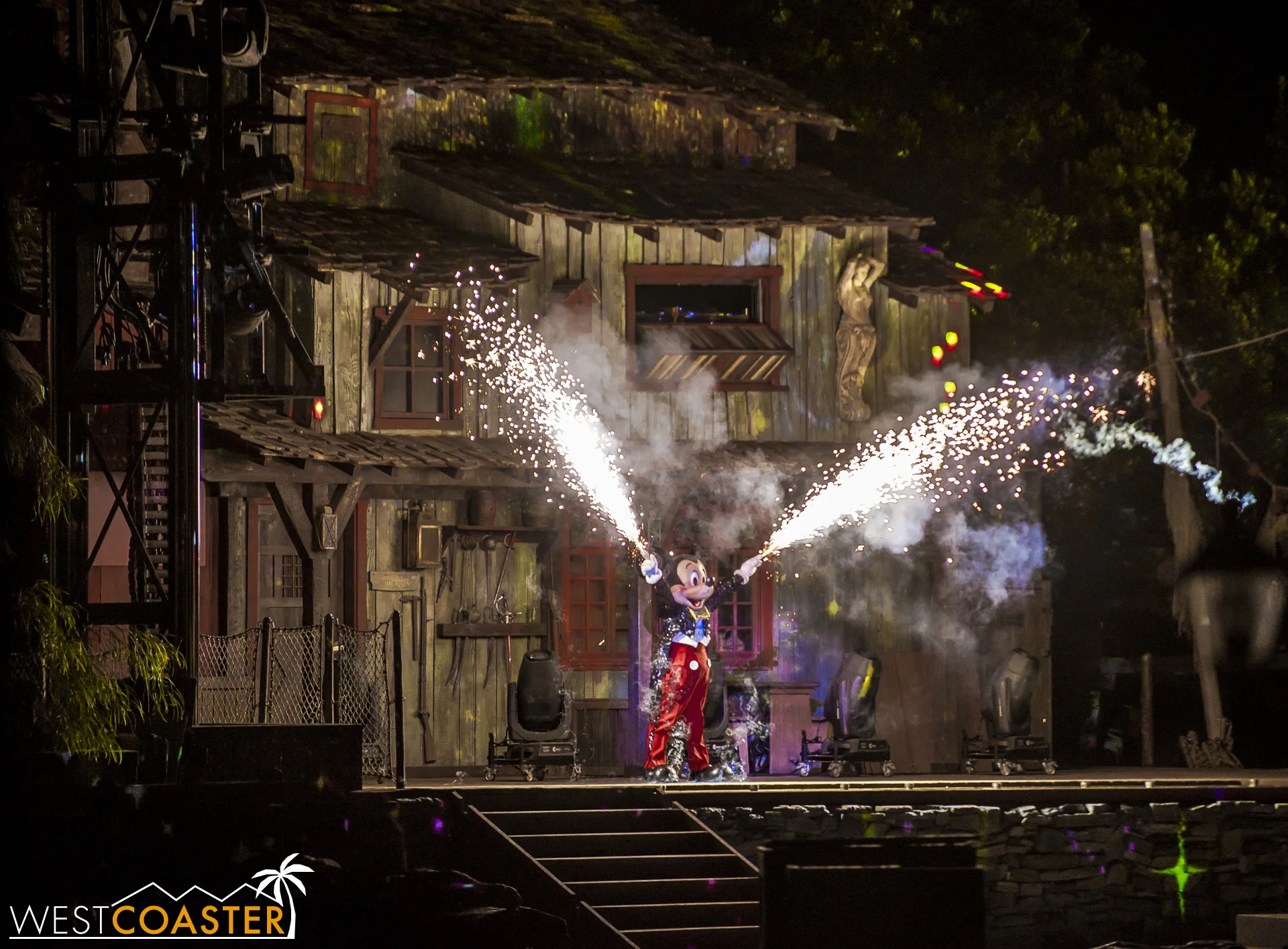 Disneyland Resort Update: FANTASMIC! Returns — Westcoaster