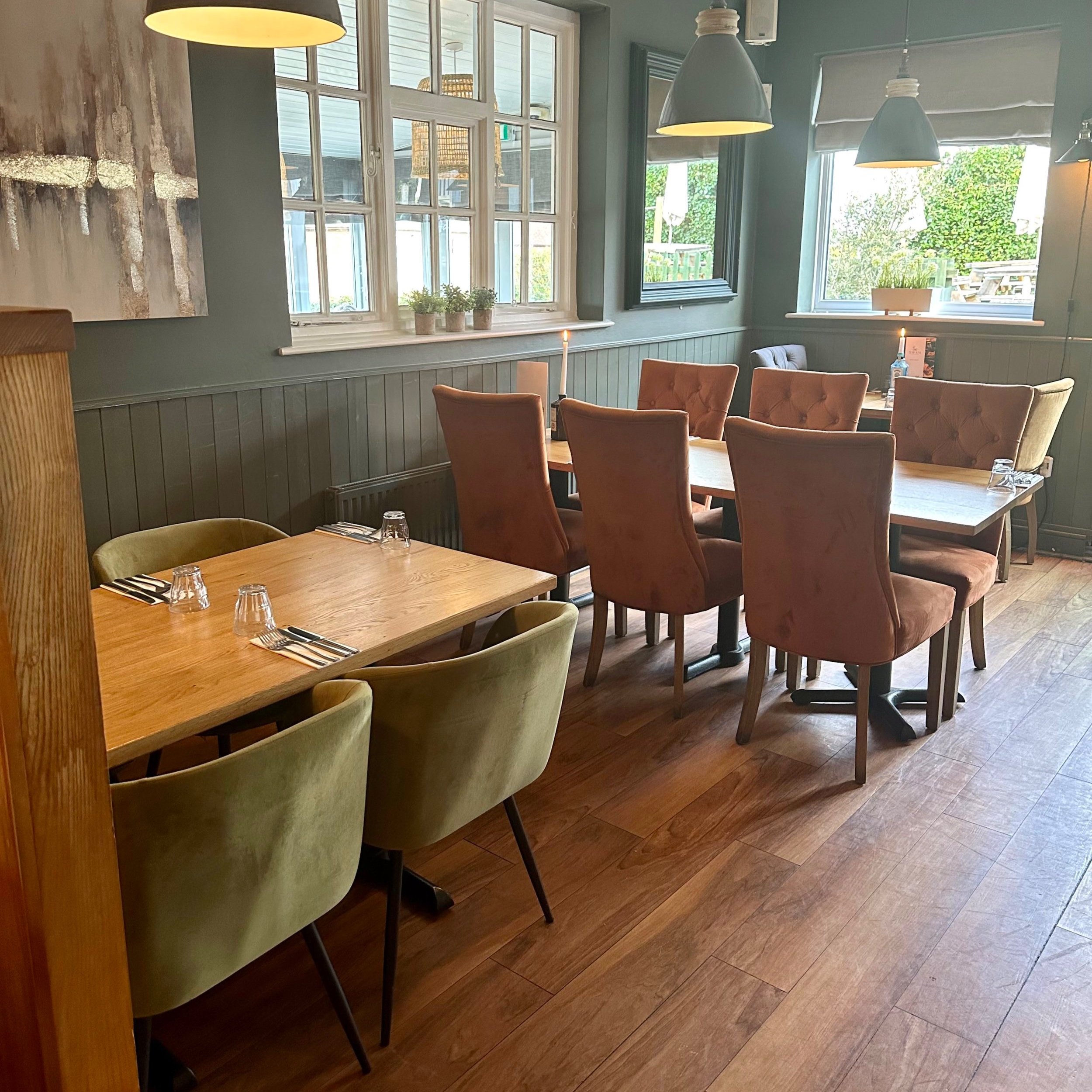 Reservations — THE SWAN