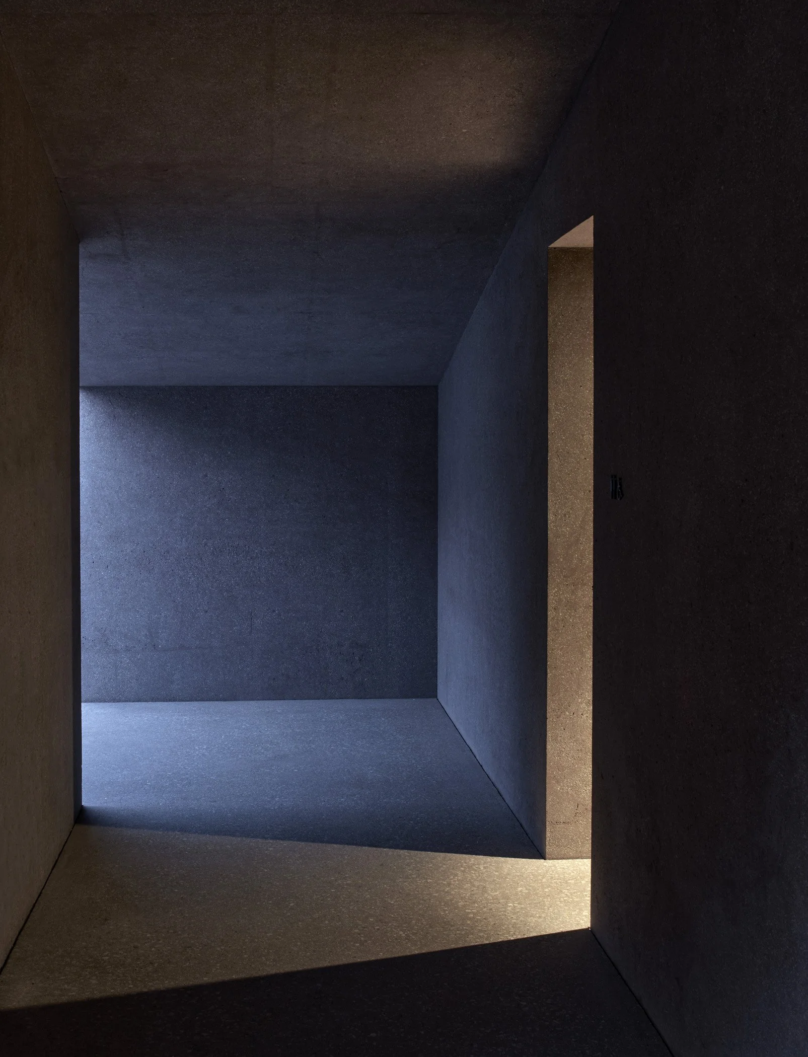 PHOTOGRAPHER EDMUND SUMNER INTERVIEW — L.Antakly Projects