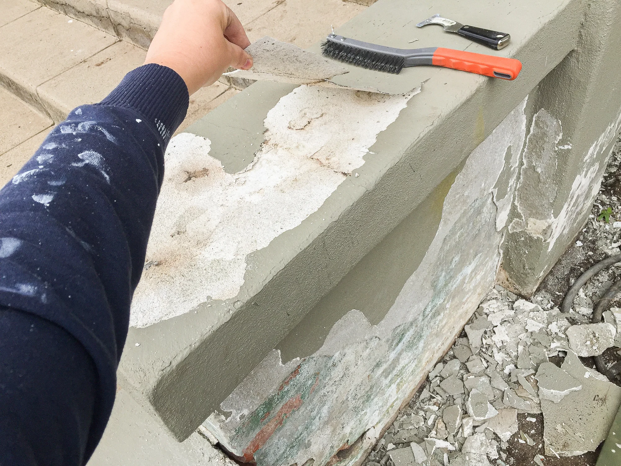 How to Repair Stucco on a House Foundation: A DIY Guide — The Gold Hive