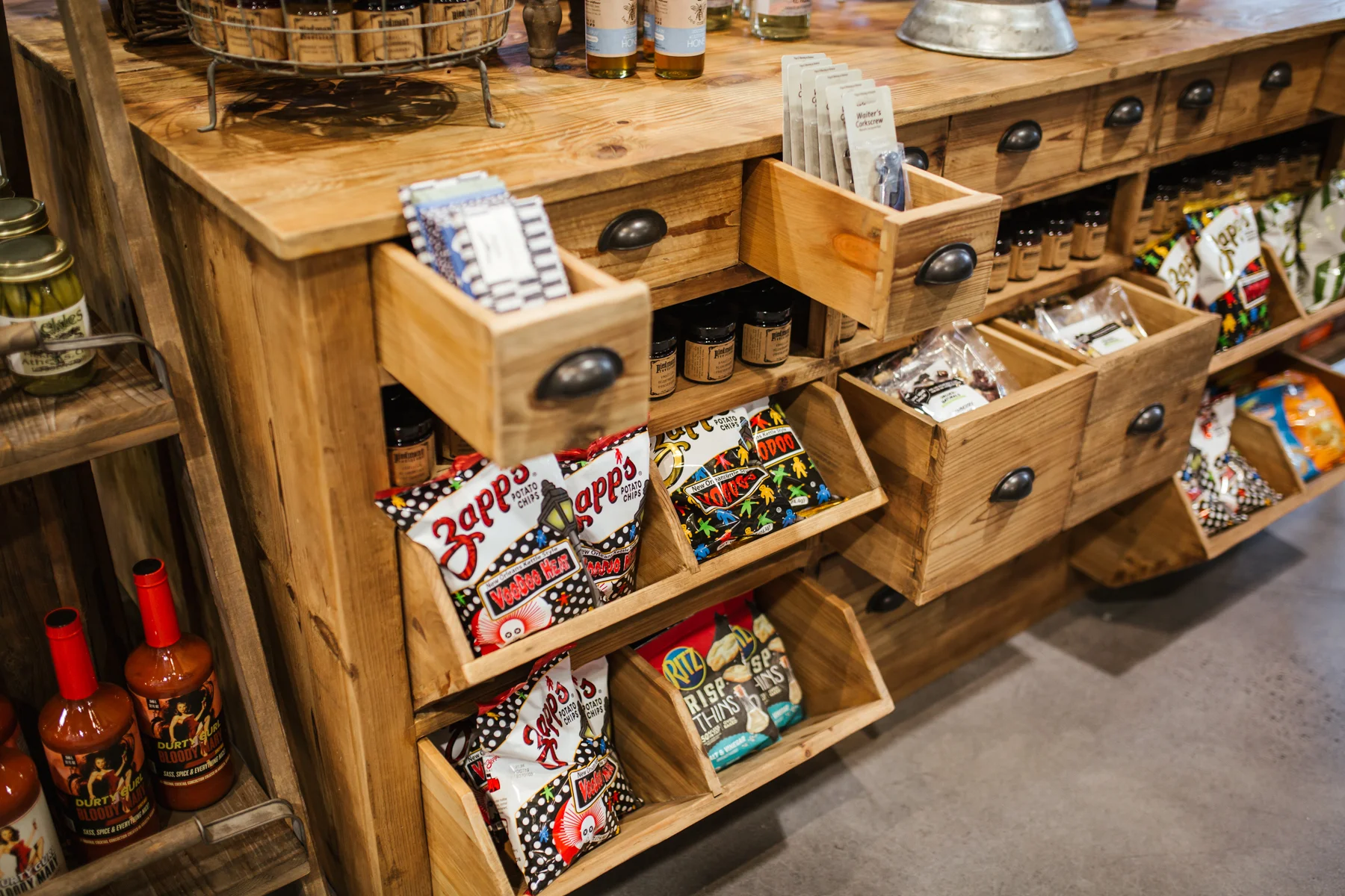 Project Golden Pantry Market — METAL + PETAL