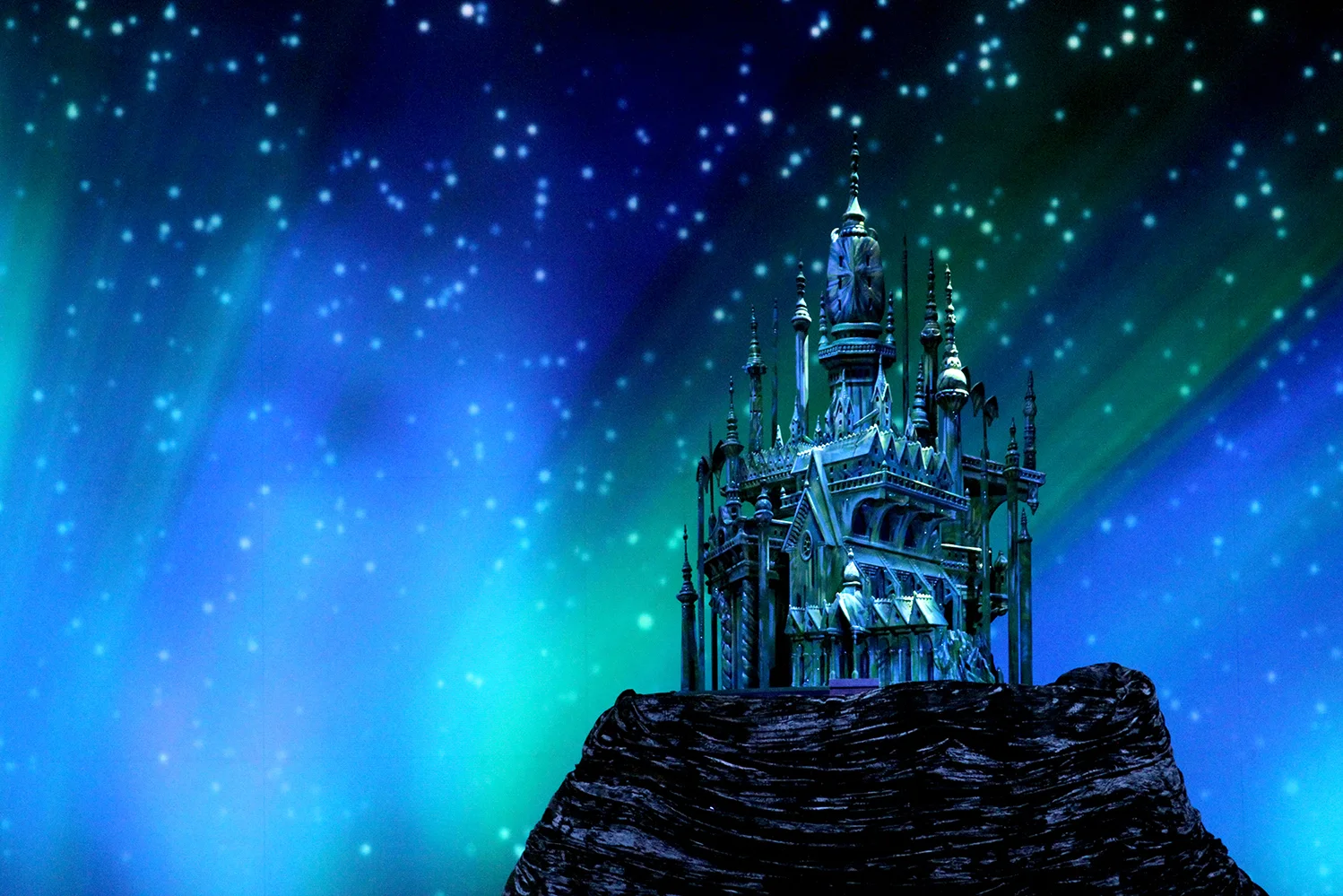 The WIZ LIVE! — DEREK McLANE SCENIC DESIGN