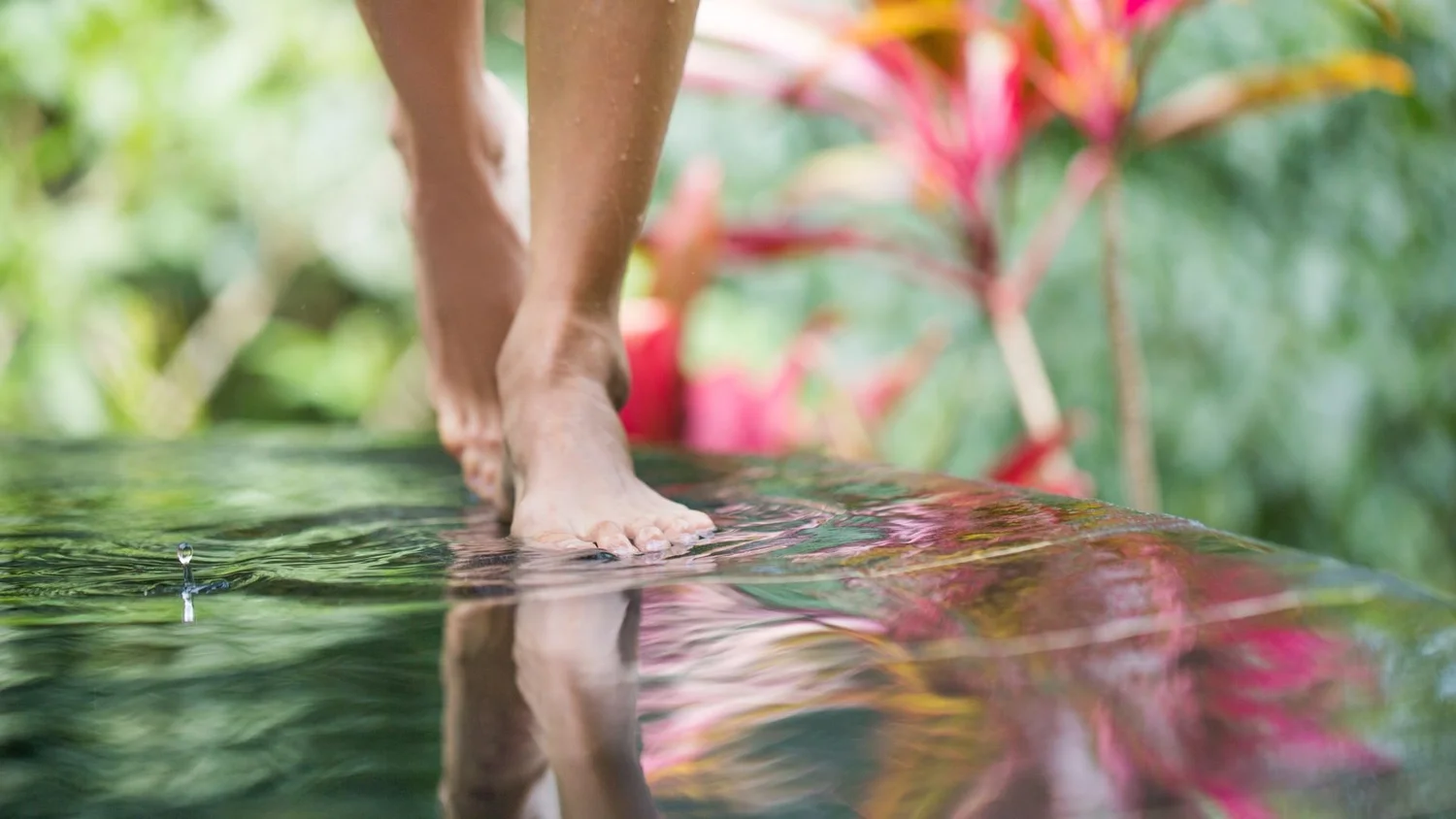 Barefoot Walking and Grounding Methods: How Earth's Electrons Can Help ...