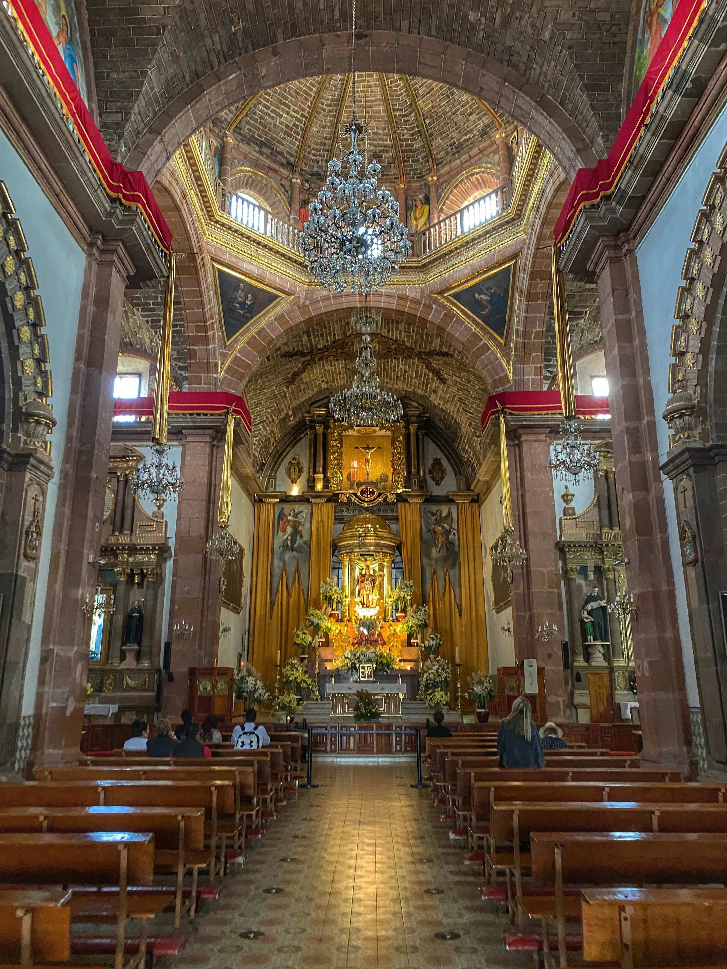 Pretty in Pink: Parroquia San Miguel Arcángel