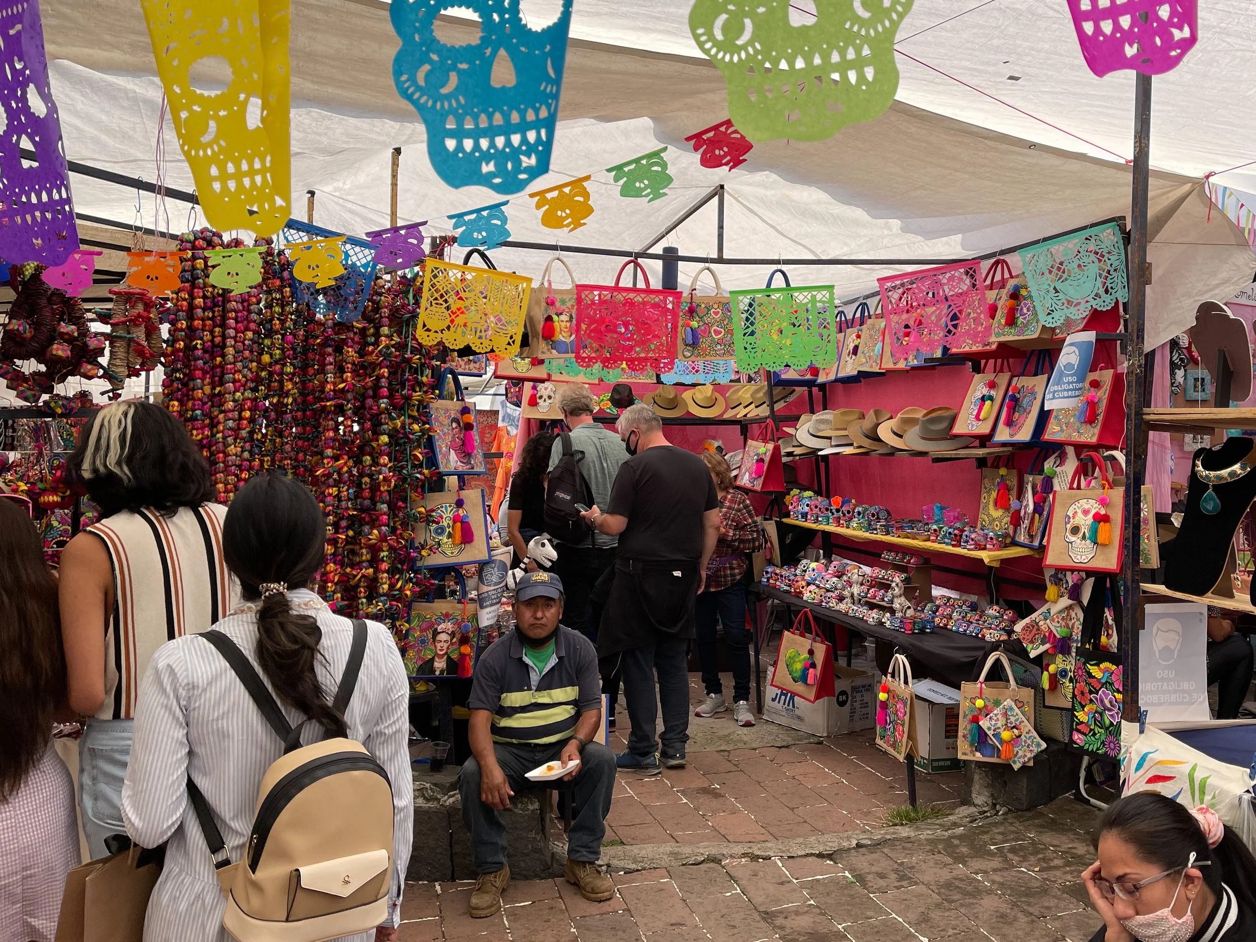 Catch the Bazar Sábado While You Can