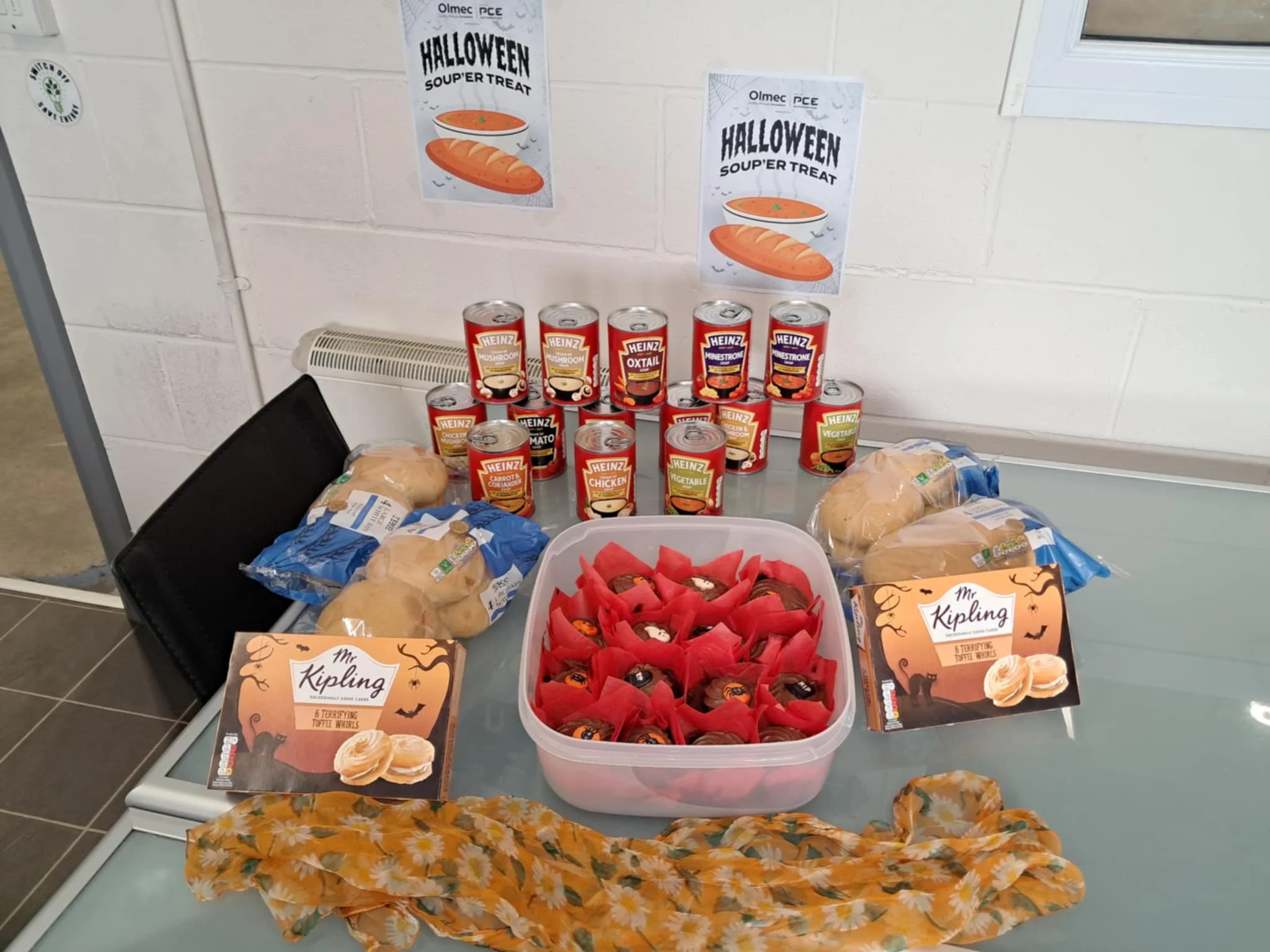 Olmec » Colleagues enjoyed soup, bread bun and cakes treat for Hallowe'en