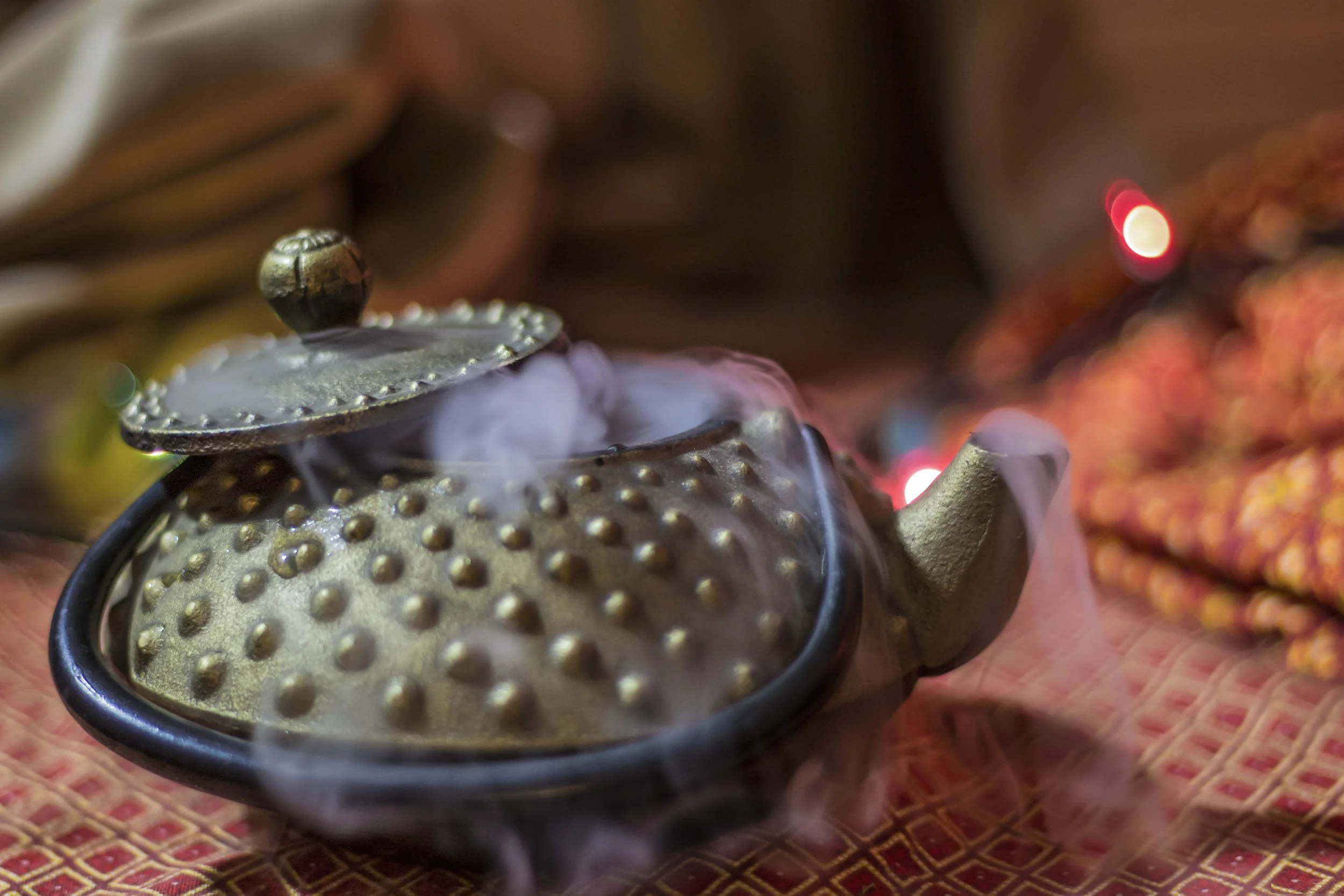 How Herbal Compresses Actually Work — The Naga Center