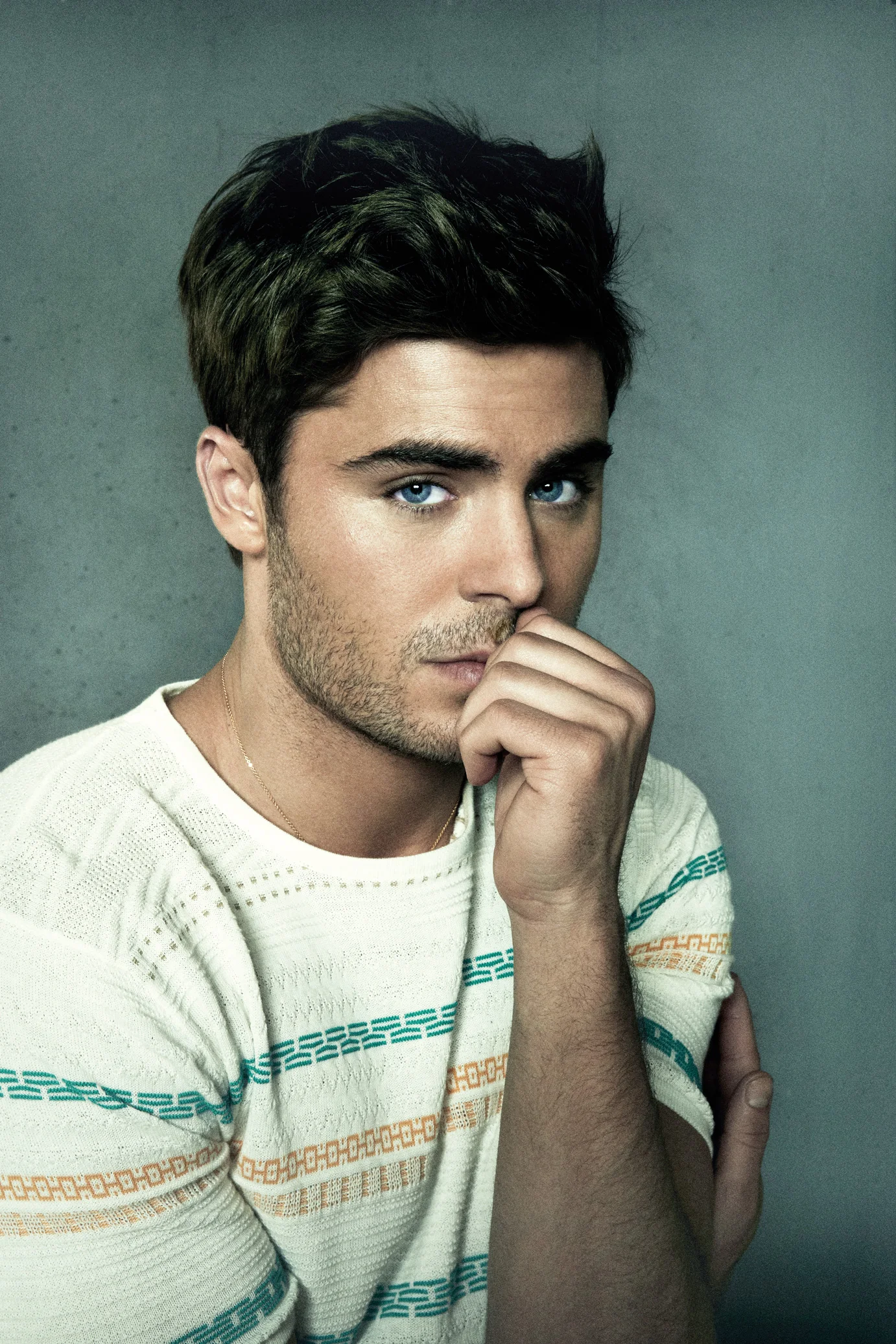 Zac Efron Photoshoot Landscape Zac Efron Led Survival Thriller Gold