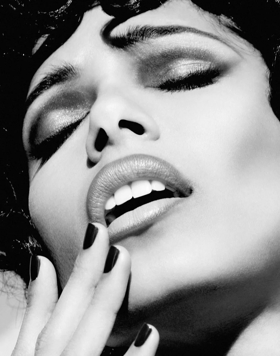 Freida Pinto Wallpaper 04