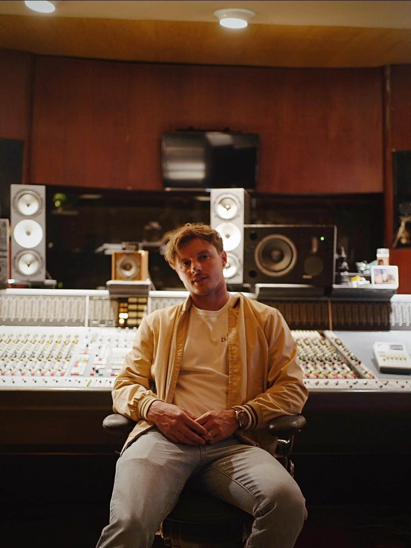 Møme and Ricky Ducati / LA Nostalgia In Disco Tinged Radio Vibes