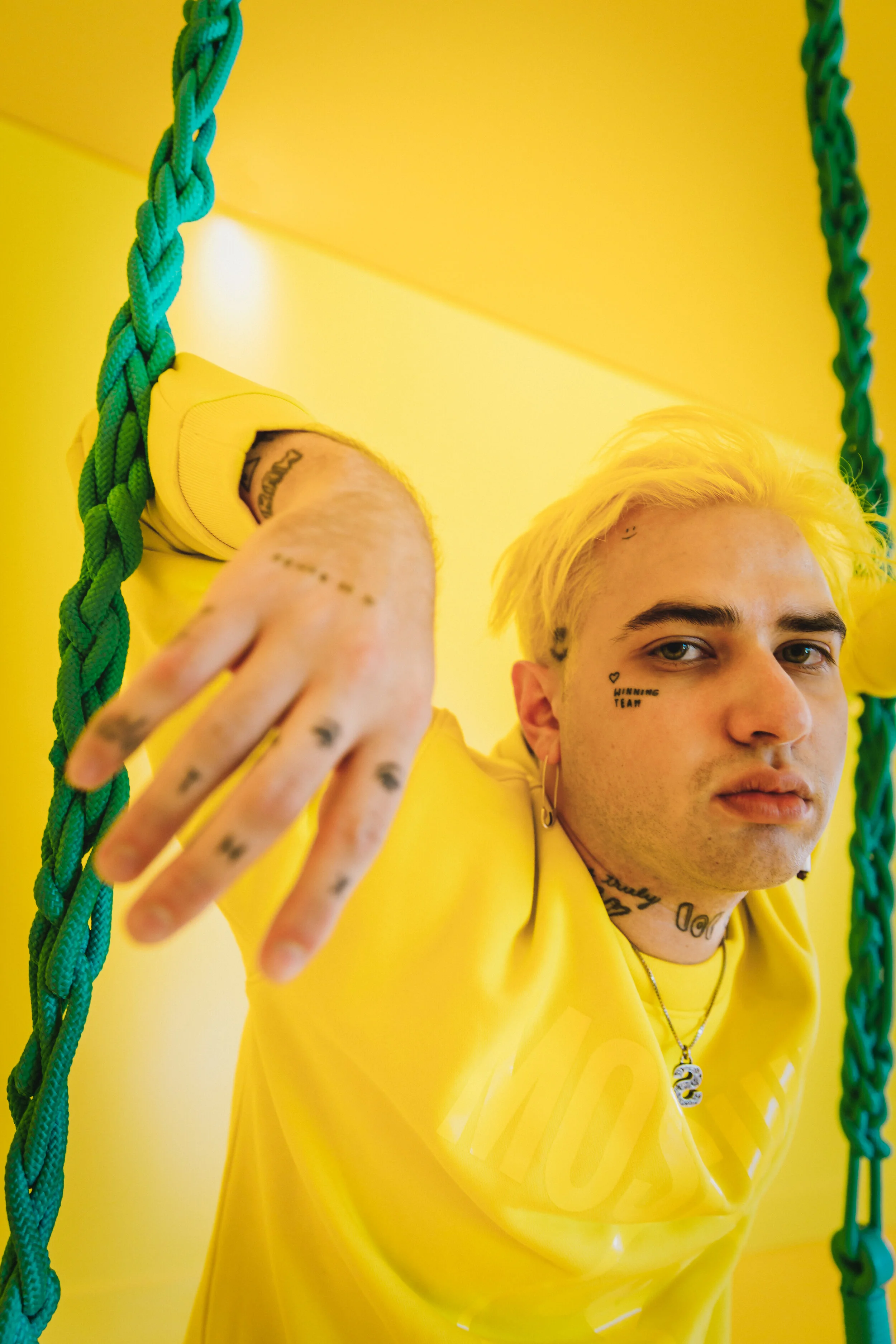 SMILEZ | “Head Shoulders” Music Video