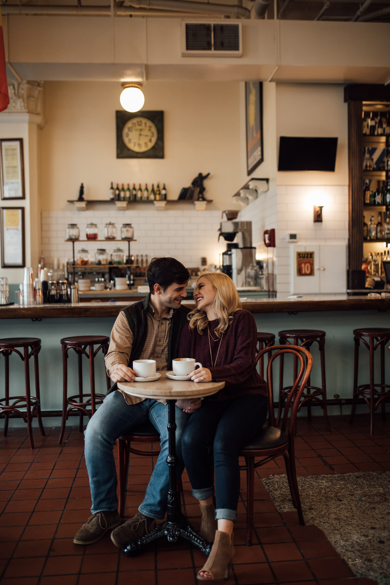 A Cozy, Downtown Memphis Engagement Session with Rachel & Perry ...