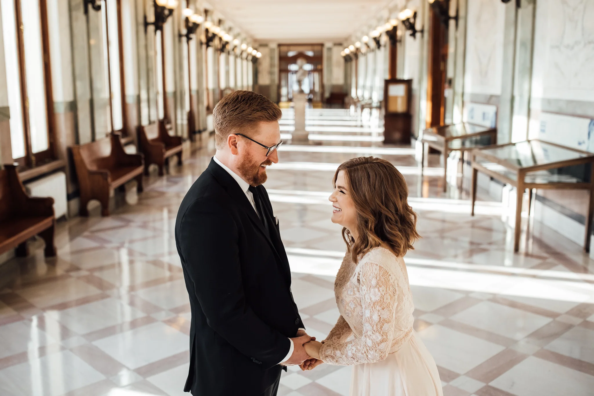 A Simplistic and Stunning Courthouse Elopement in Memphis, TN | Amanda ...