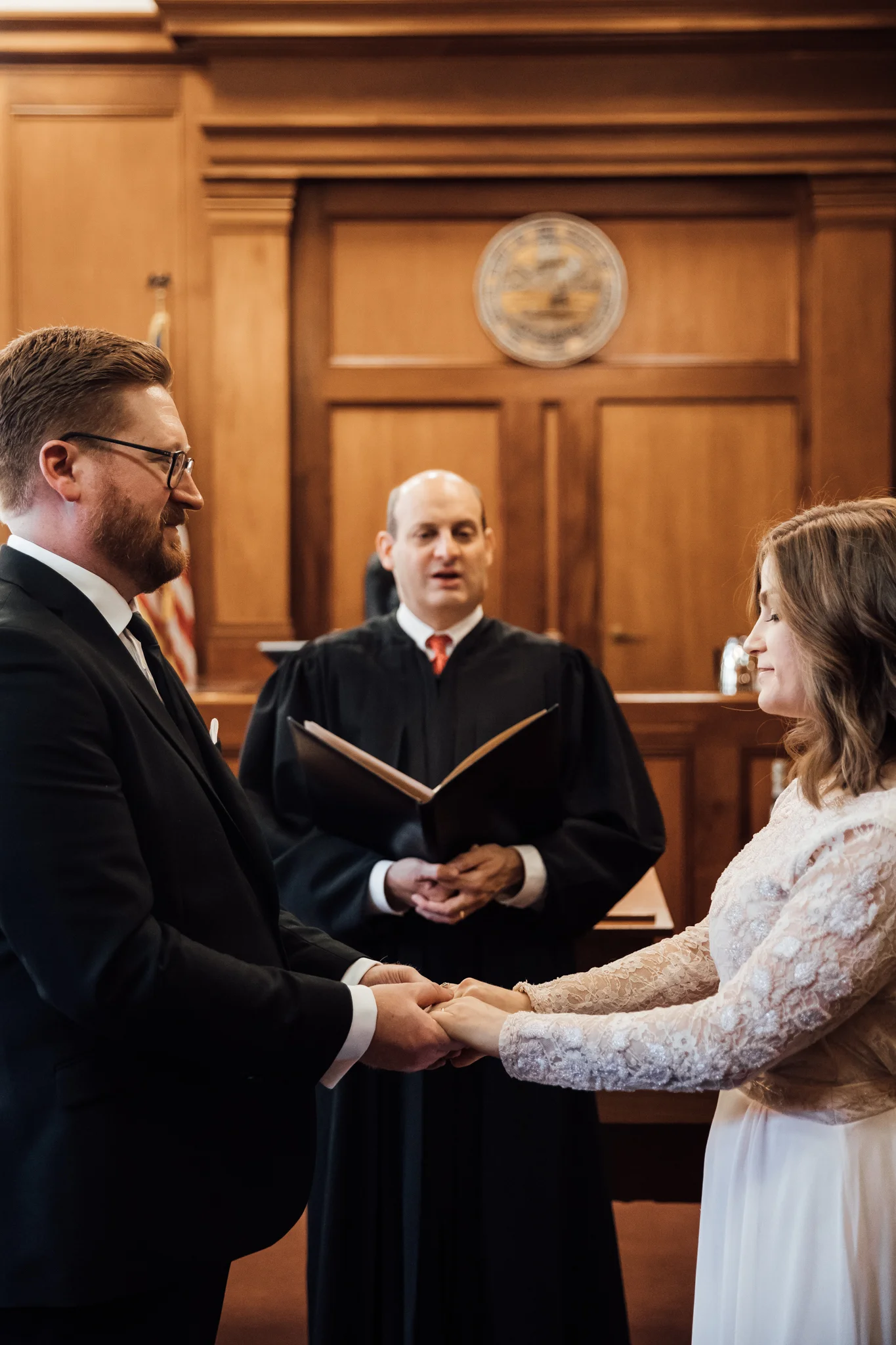 A Simplistic and Stunning Courthouse Elopement in Memphis, TN | Amanda ...