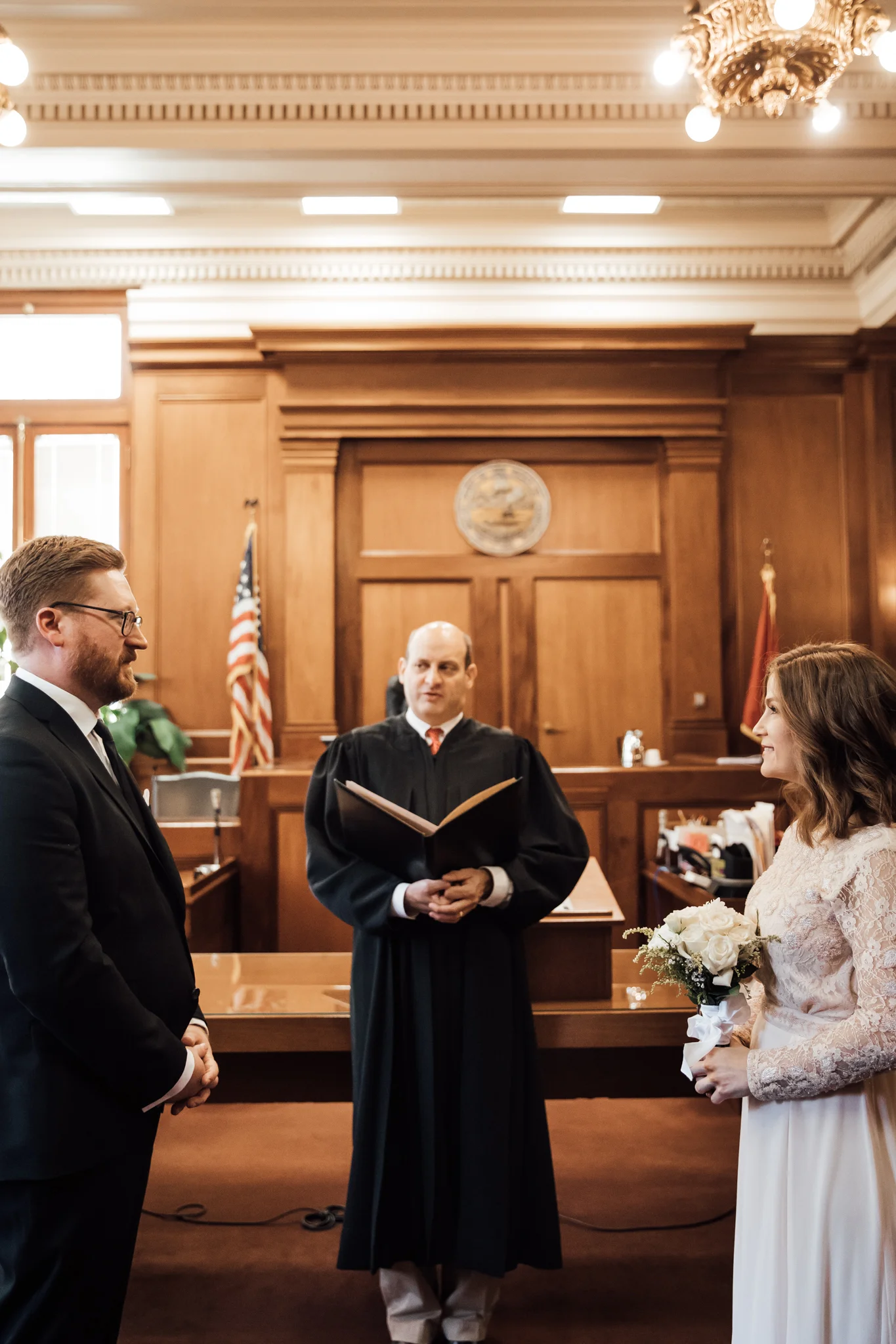 A Simplistic and Stunning Courthouse Elopement in Memphis, TN | Amanda ...
