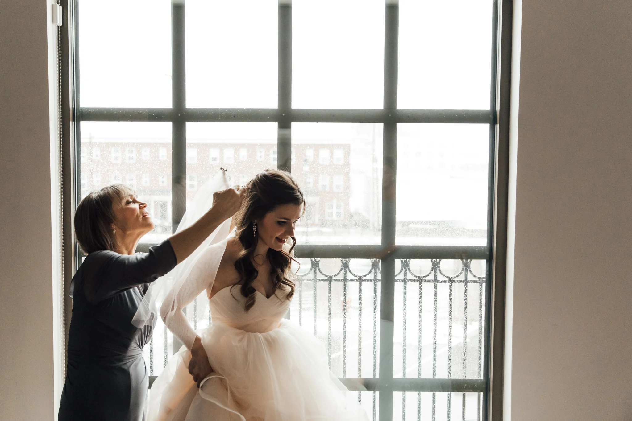 A Snowy, Winter Wedding at The Steam Plant in Dayton, Ohio | Alec ...