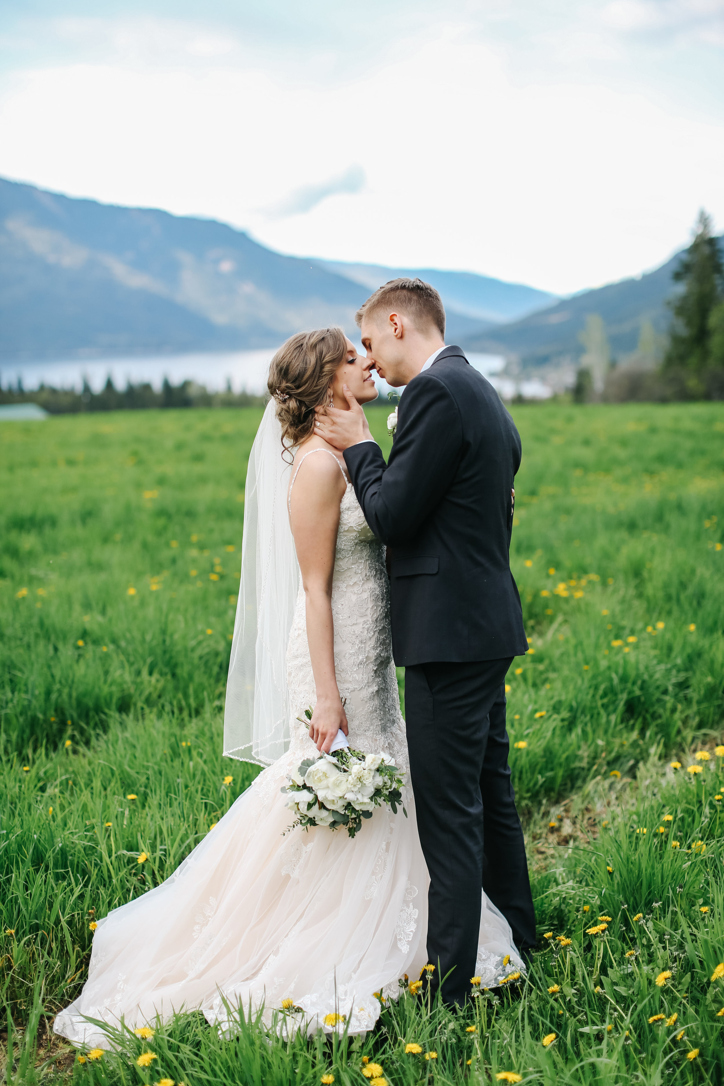 Riley & Sarah | Previews — Alyssa Marie Photography