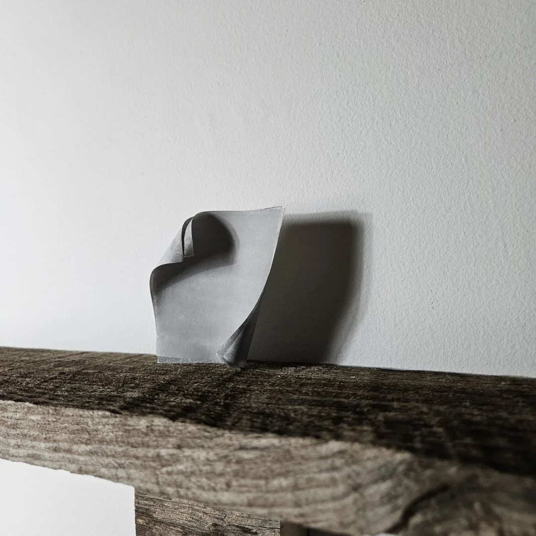 Utako Shindo | Liminal in hand: paper curls like the form of clay 閾の手 ...