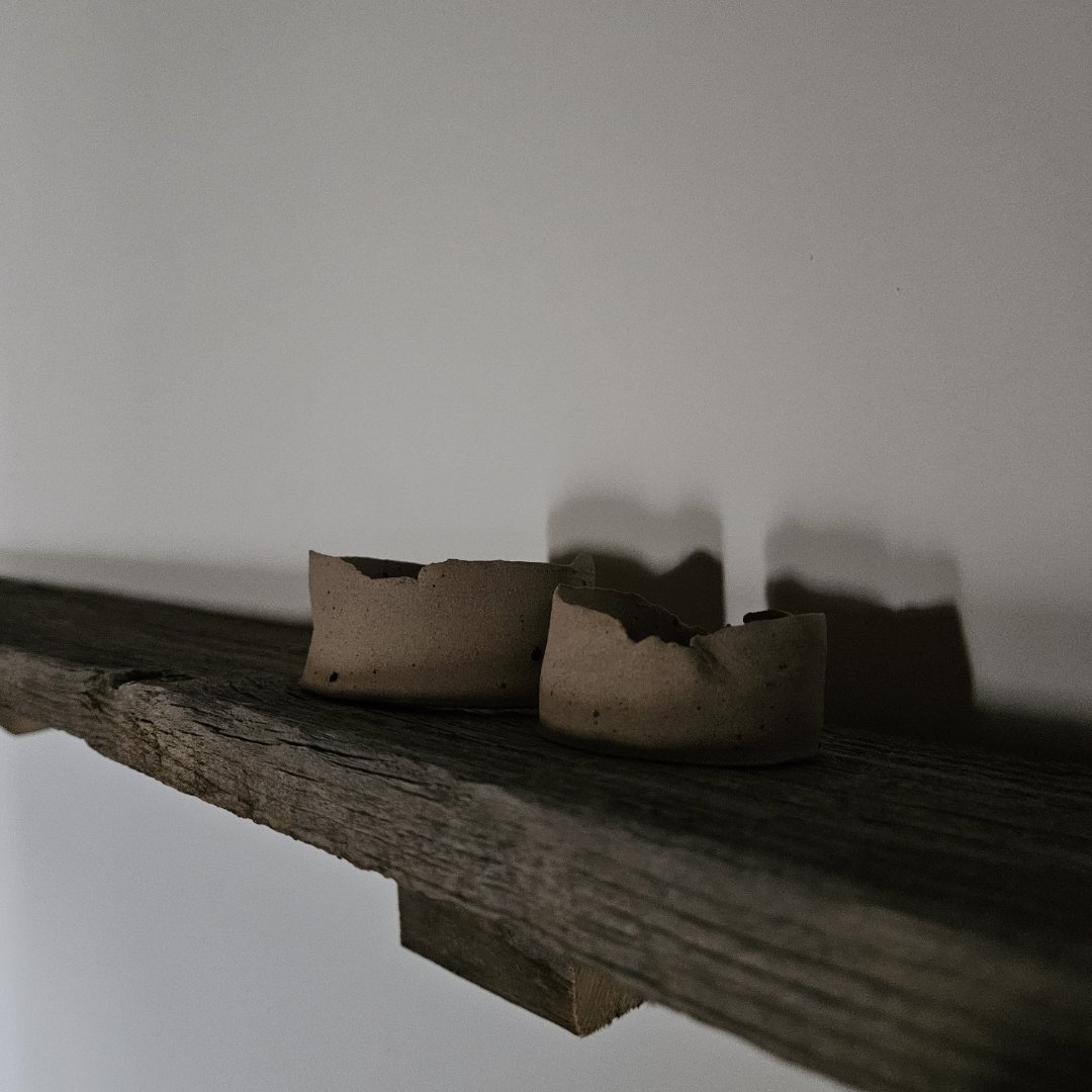 Utako Shindo | Liminal in hand: paper curls like the form of clay 閾の手 ...