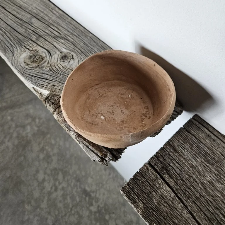 Utako Shindo | Liminal in hand: paper curls like the form of clay 閾の手 ...