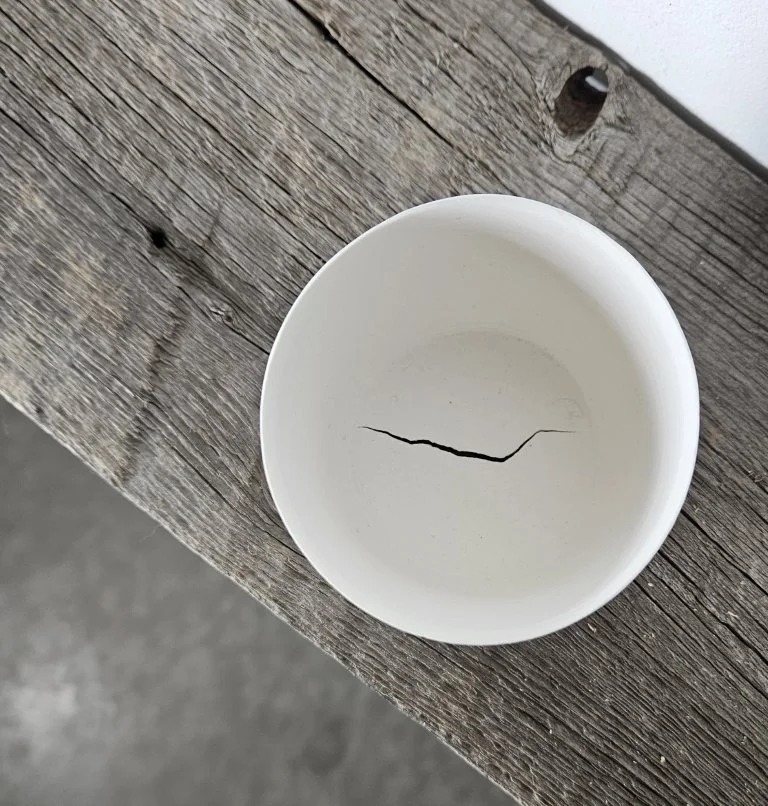 Utako Shindo | Liminal in hand: paper curls like the form of clay 閾の手 ...