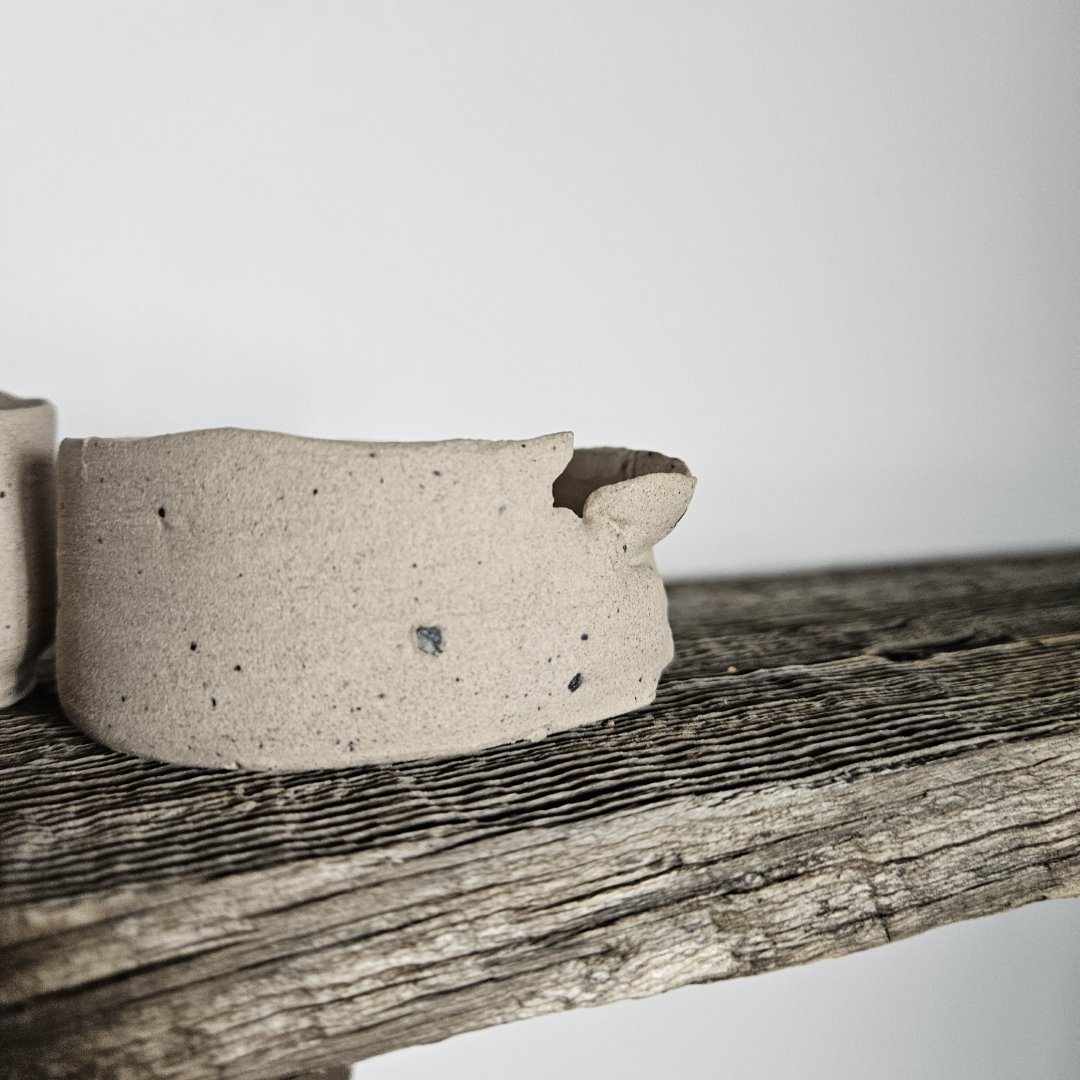 Utako Shindo | Liminal in hand: paper curls like the form of clay 閾の手 ...