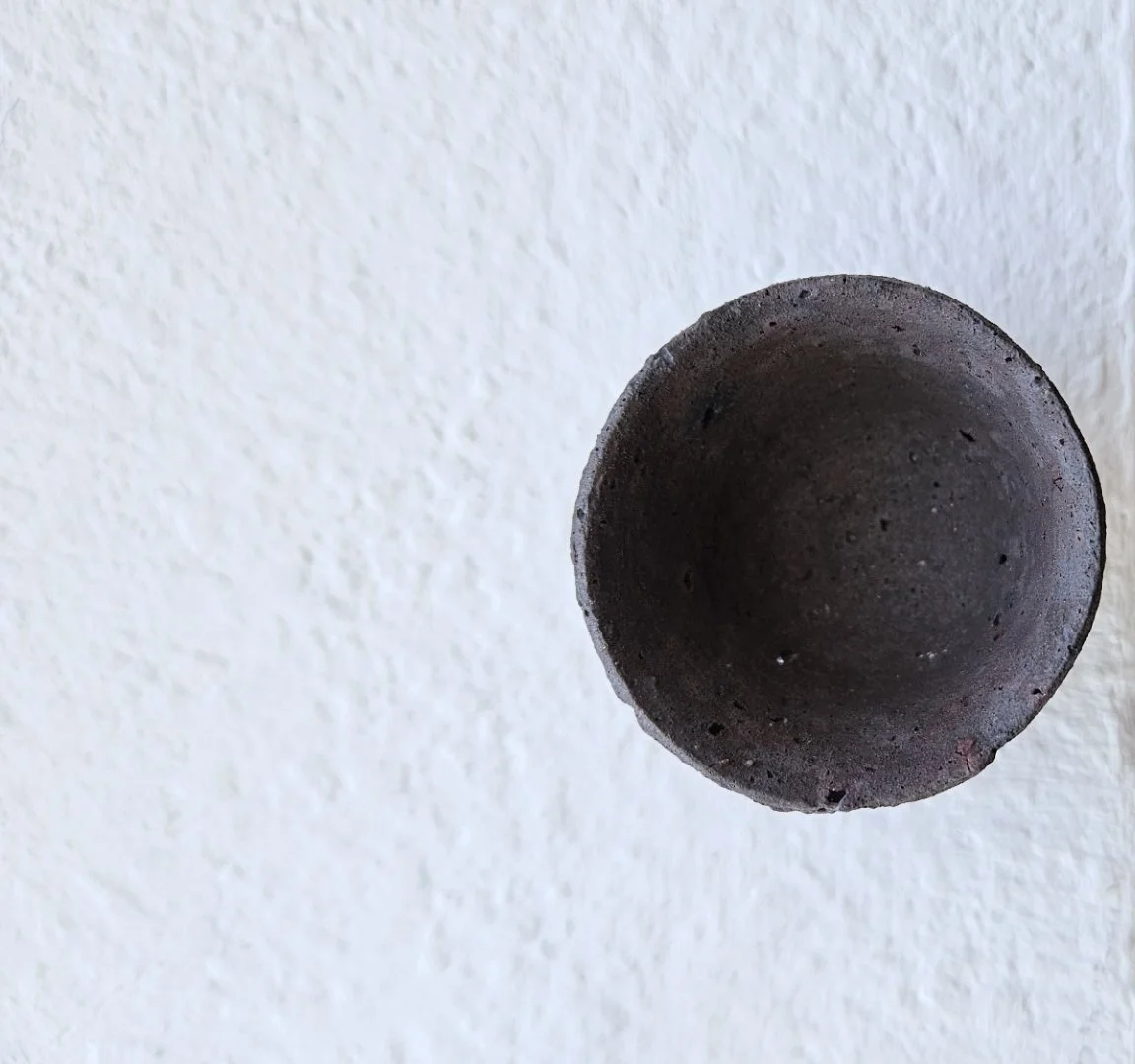 Utako Shindo | Liminal in hand: paper curls like the form of clay 閾の手 ...