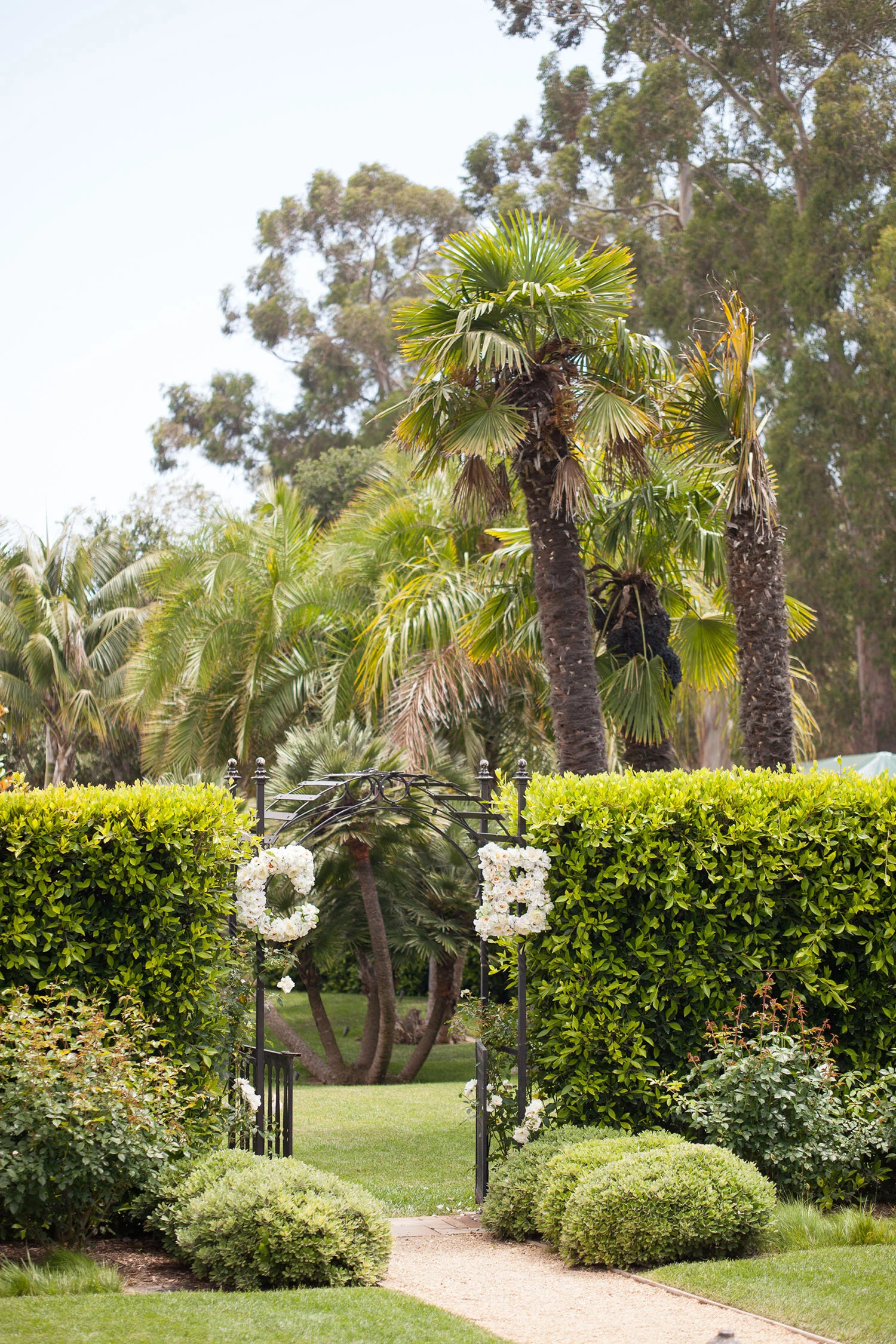 6 Tips For Decorating Your Wedding Entrance With Florals — Eddie ...