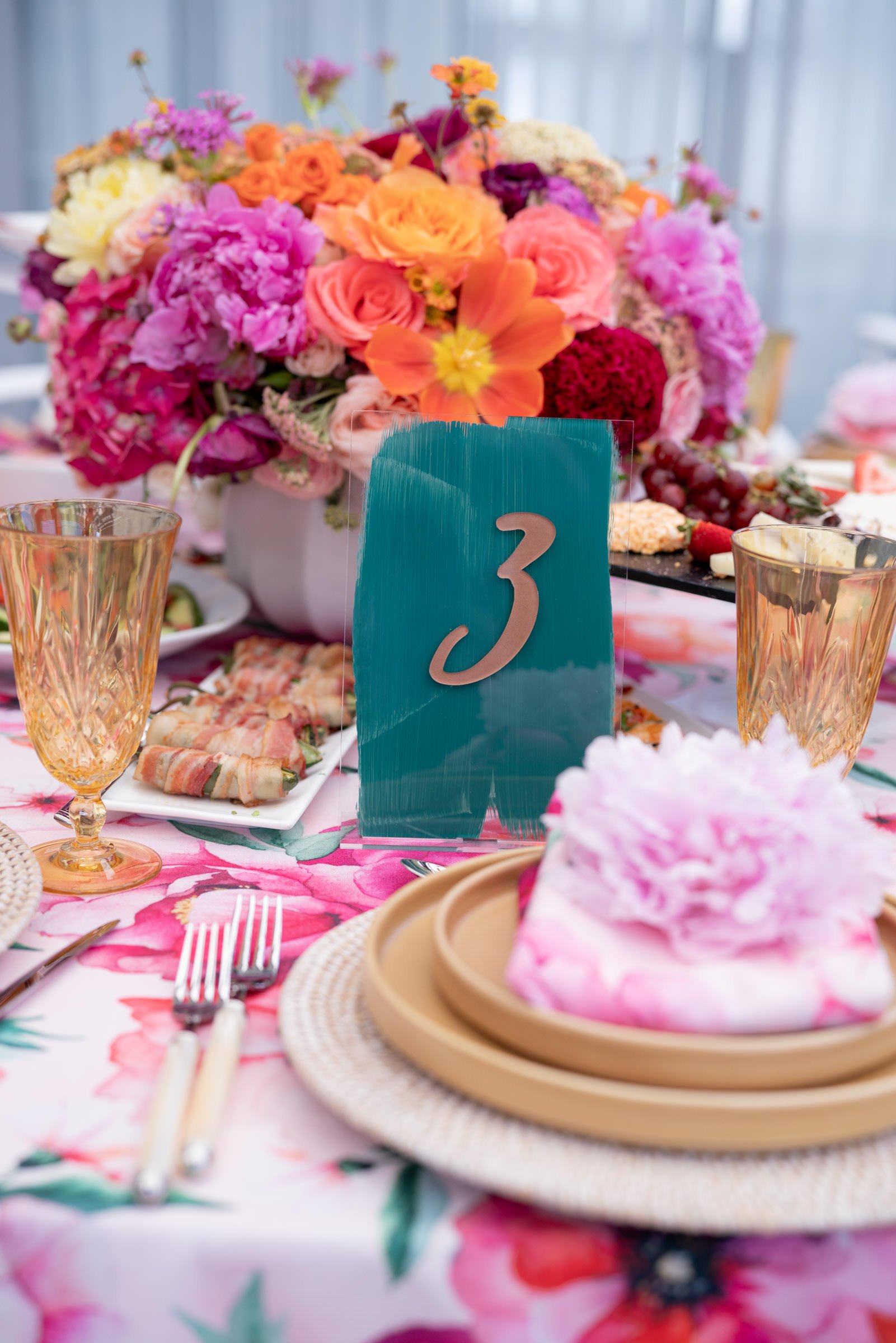 FLORAL PRINT! Colorful Decor Ideas for Spring & Summer Bridal Showers ...