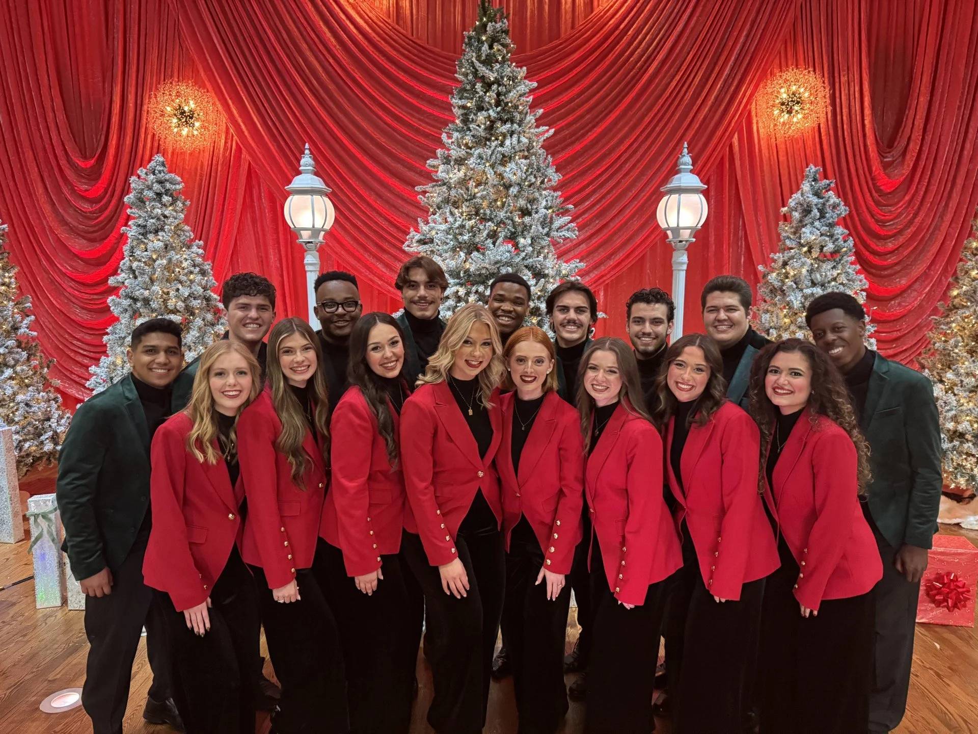 TBN Presents VOICES OF LEE SOUNDS OF CHRISTMAS — Voices of Lee