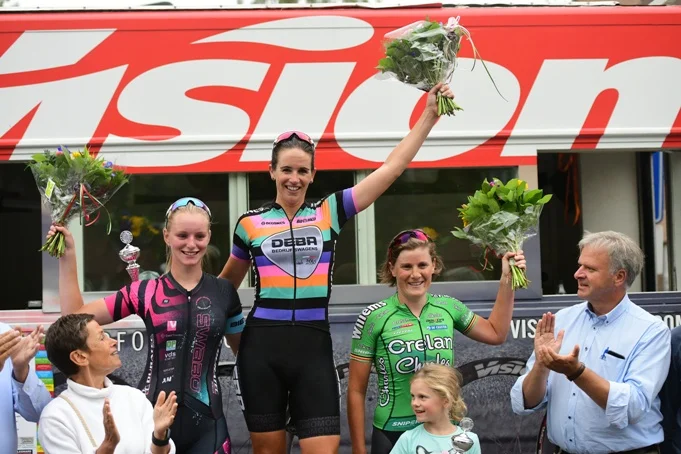 Minke Slingerland verslaat Merel Hofman en Loes Sels in Maria-ter-Heide ...