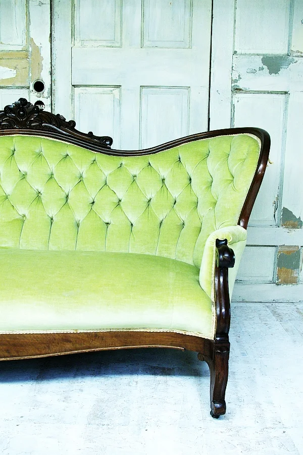Victorian Tufted Sofa | Baci Living Room