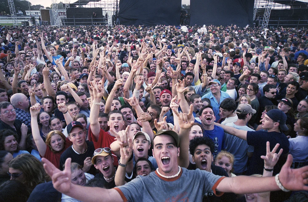 Screaming Fans