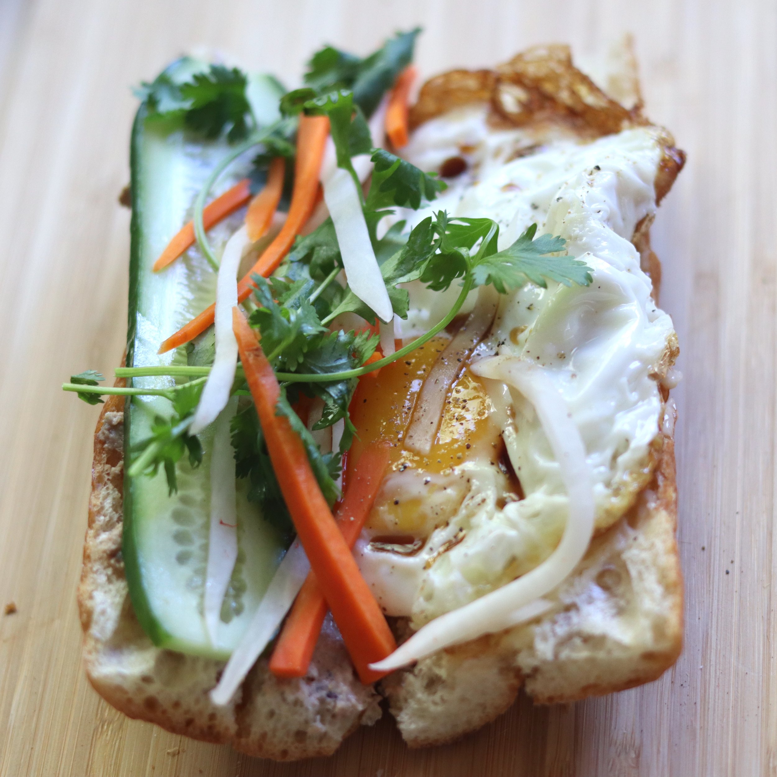 Bánh Mì Trứng ốp la | Crispy Fried Egg Banh Mi — Chef Tu David Phu ...