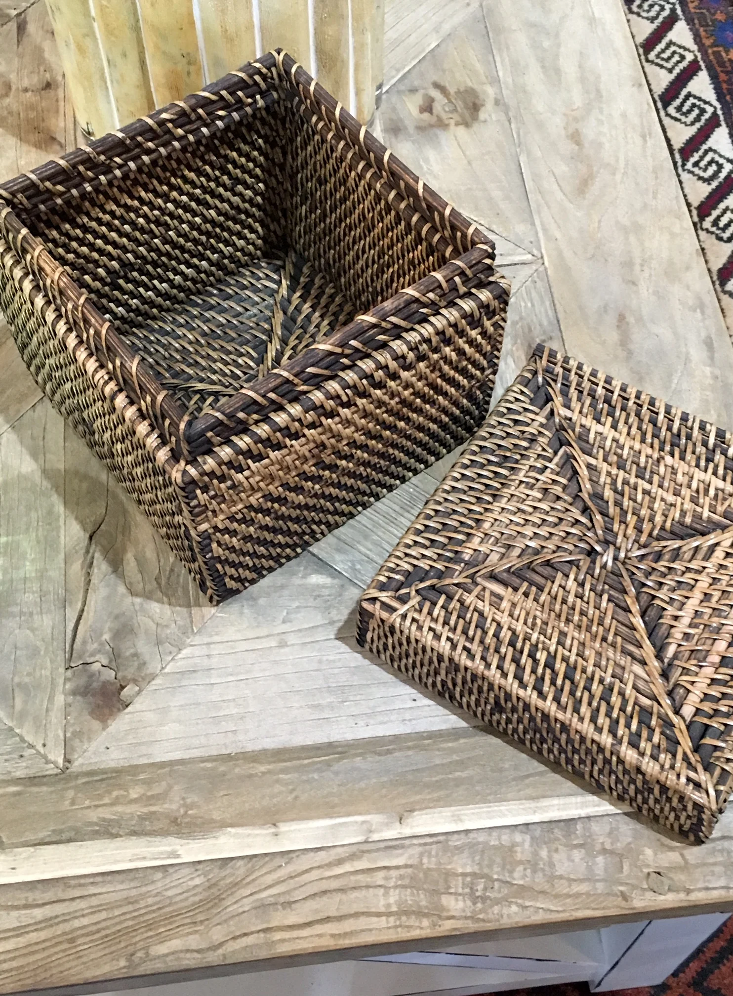 Square rattan box