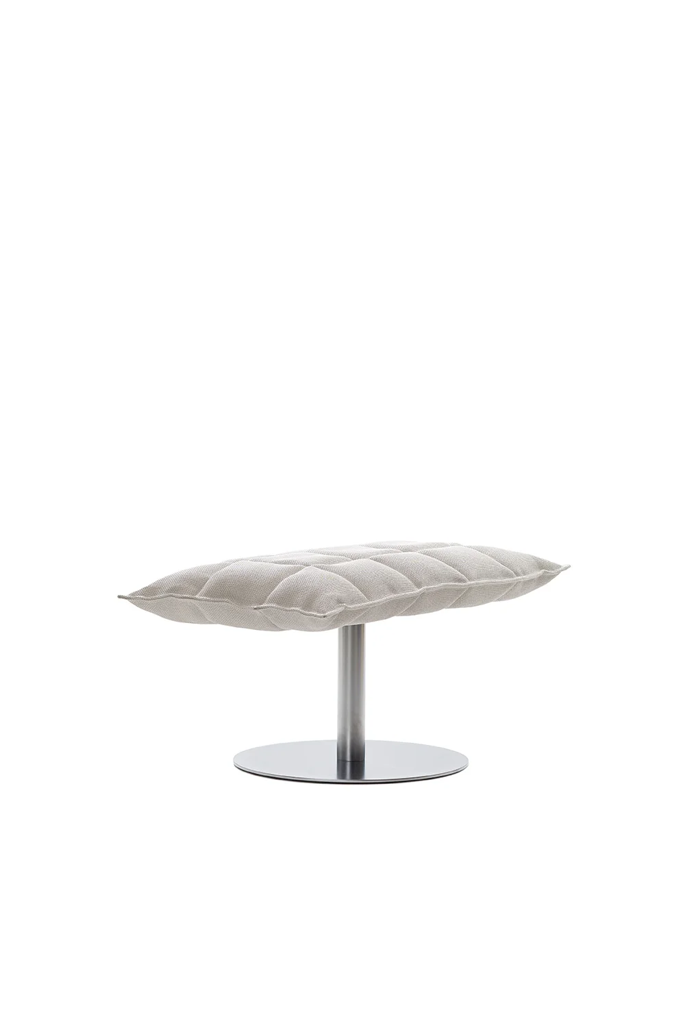 K Chairs & Ottomans..K Tuolit ja rahit — Woodnotes