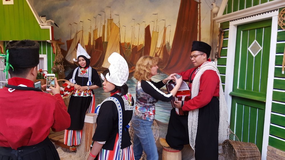Photo in Volendam costume | how it works — Fotograaf Zwarthoed