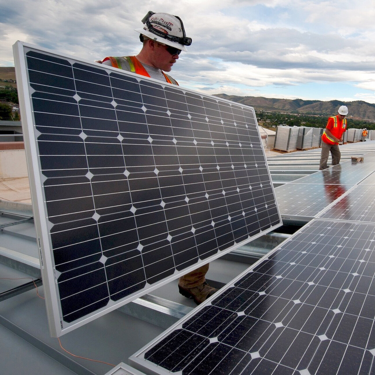 How To Improve Worker Safety in Green Energy Solar and Wind ...