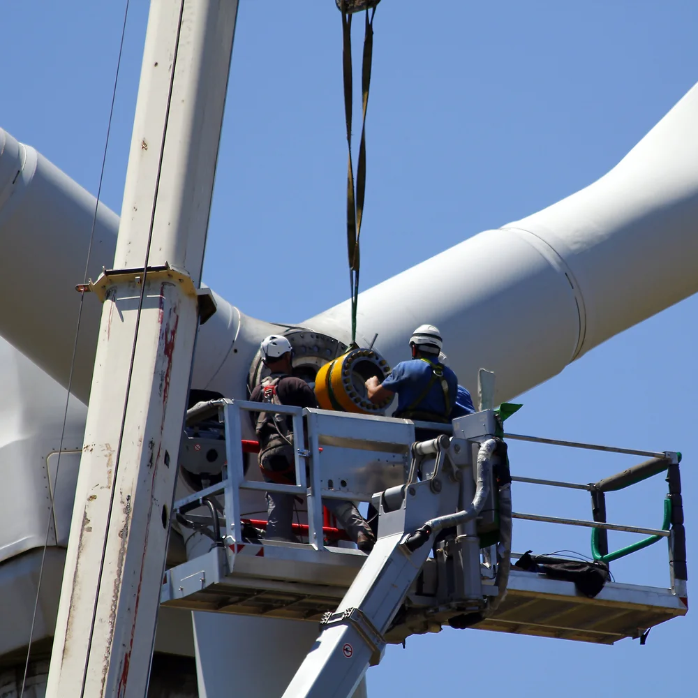 How To Improve Worker Safety in Green Energy Solar and Wind ...