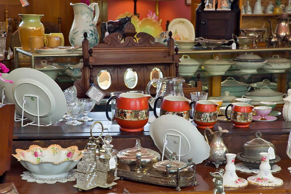Markets, Antiques & Galleries — Coast To Canyon