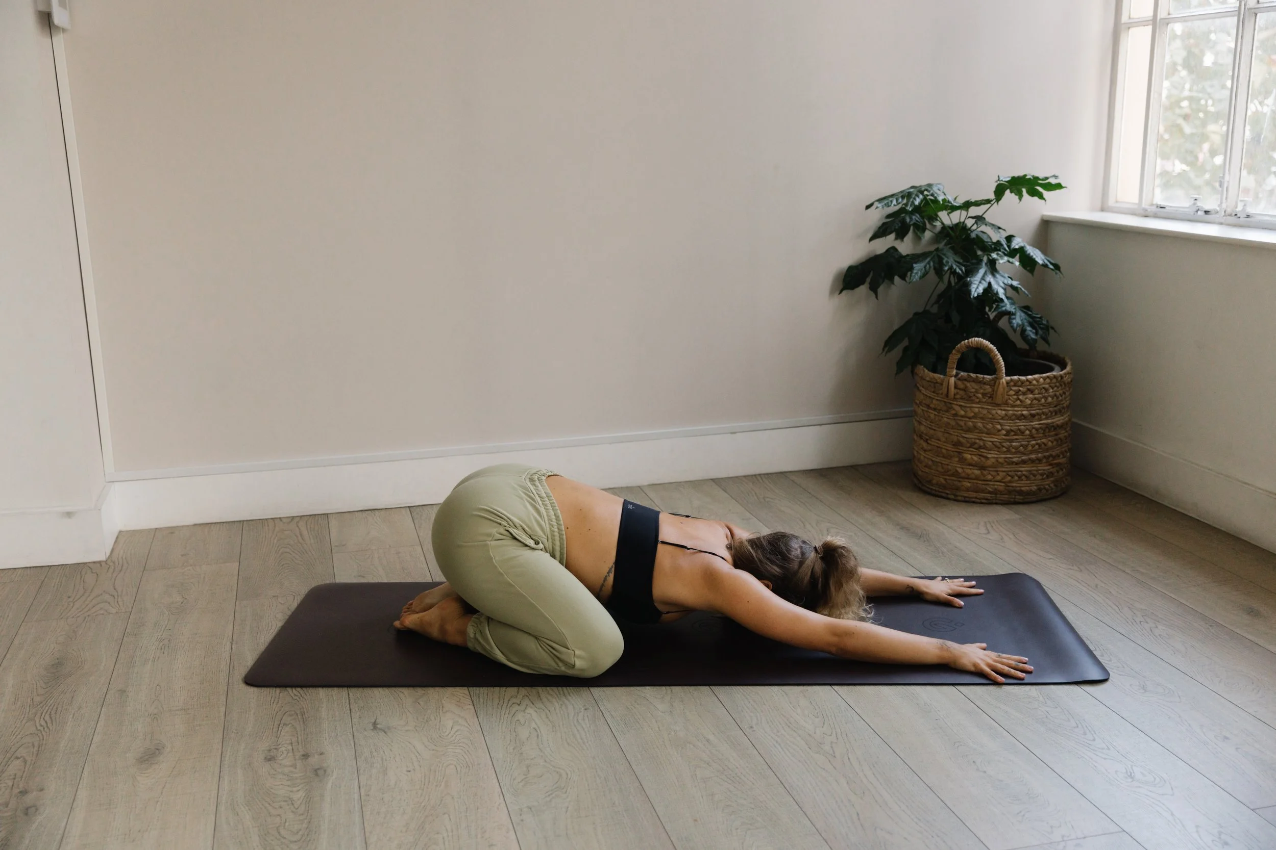 7 Energising Yoga Poses to Start Your Day: Boost Your Morning Routine ...